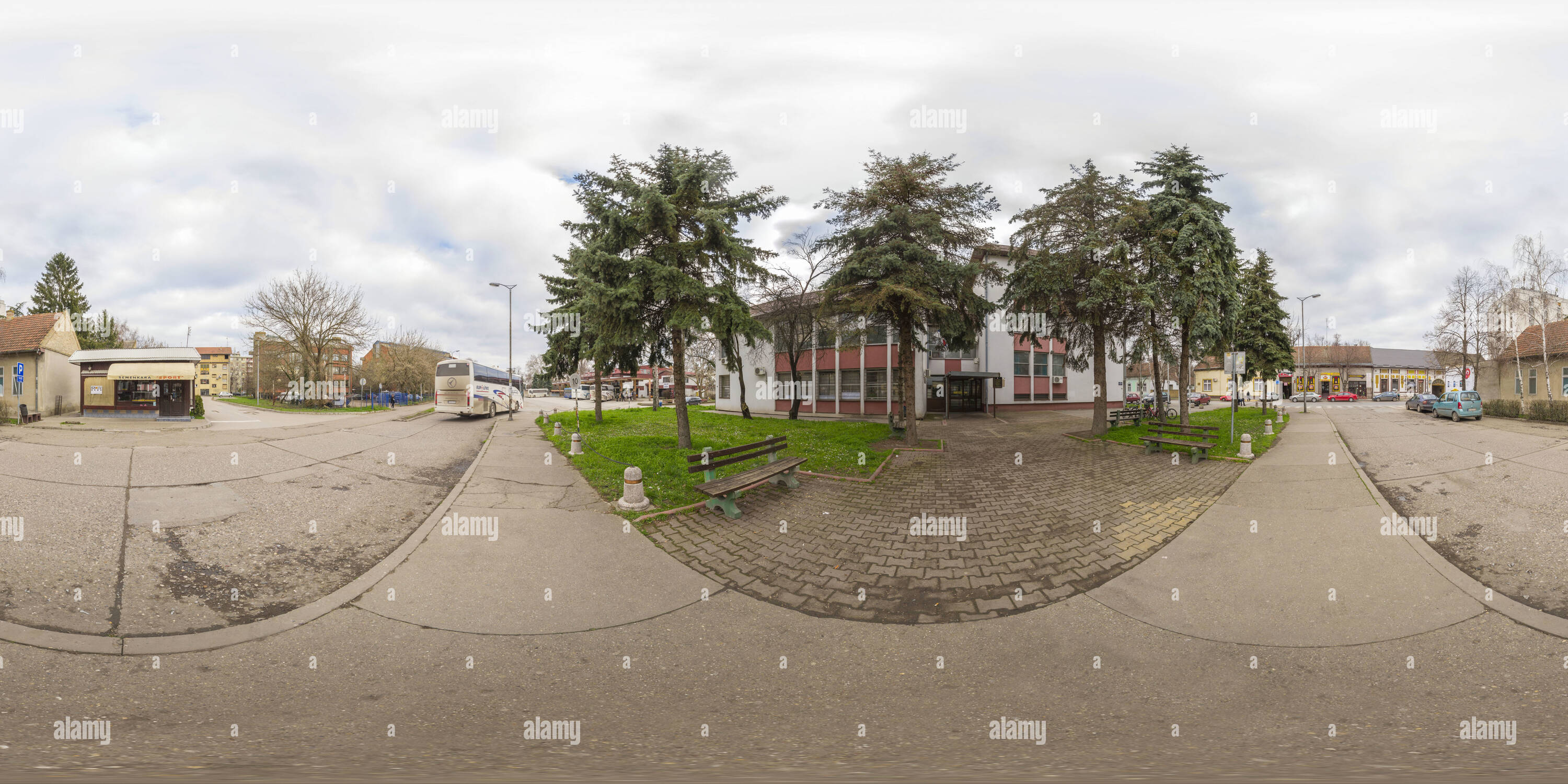 360° view of Court and bus stop - Alamy