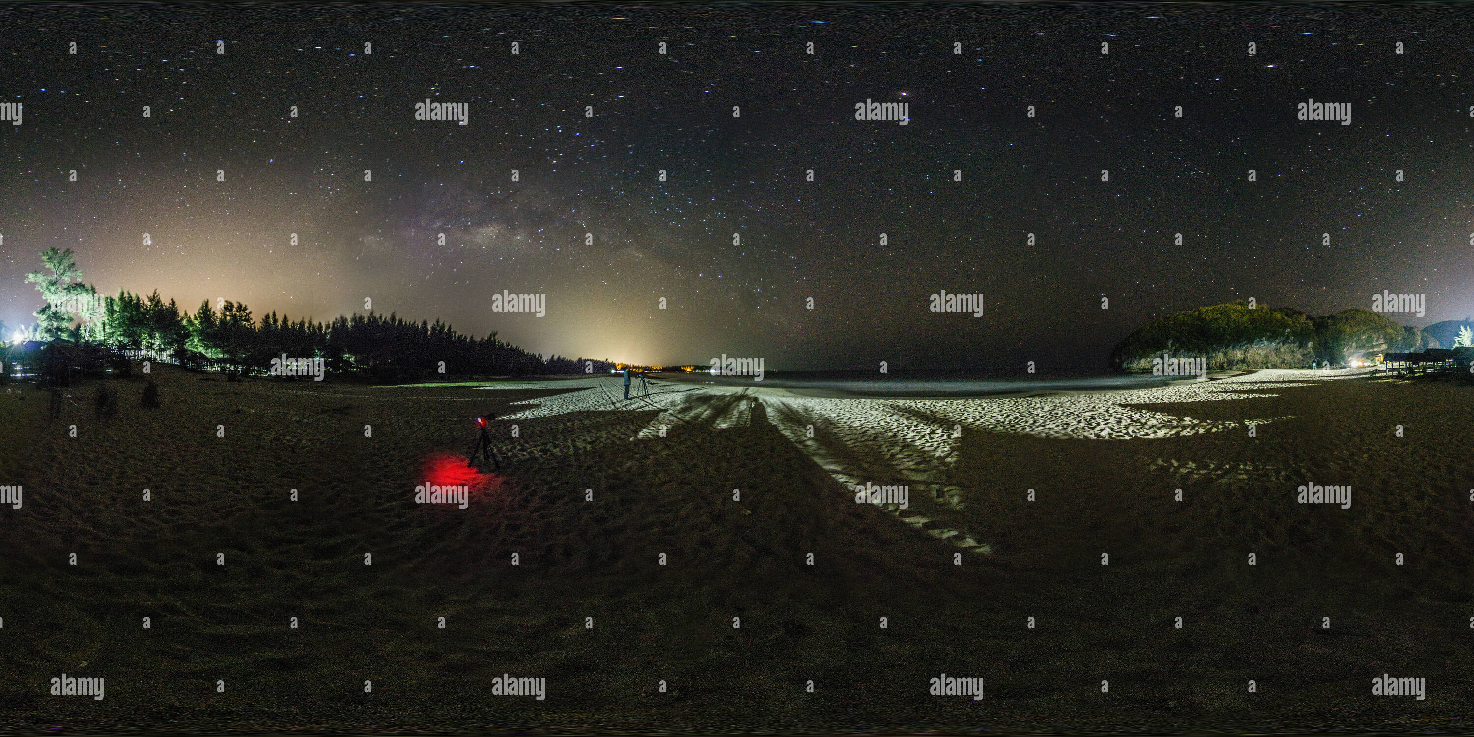 360° view of Milky Way from Eumpee Nulu Beach, Aceh - Alamy