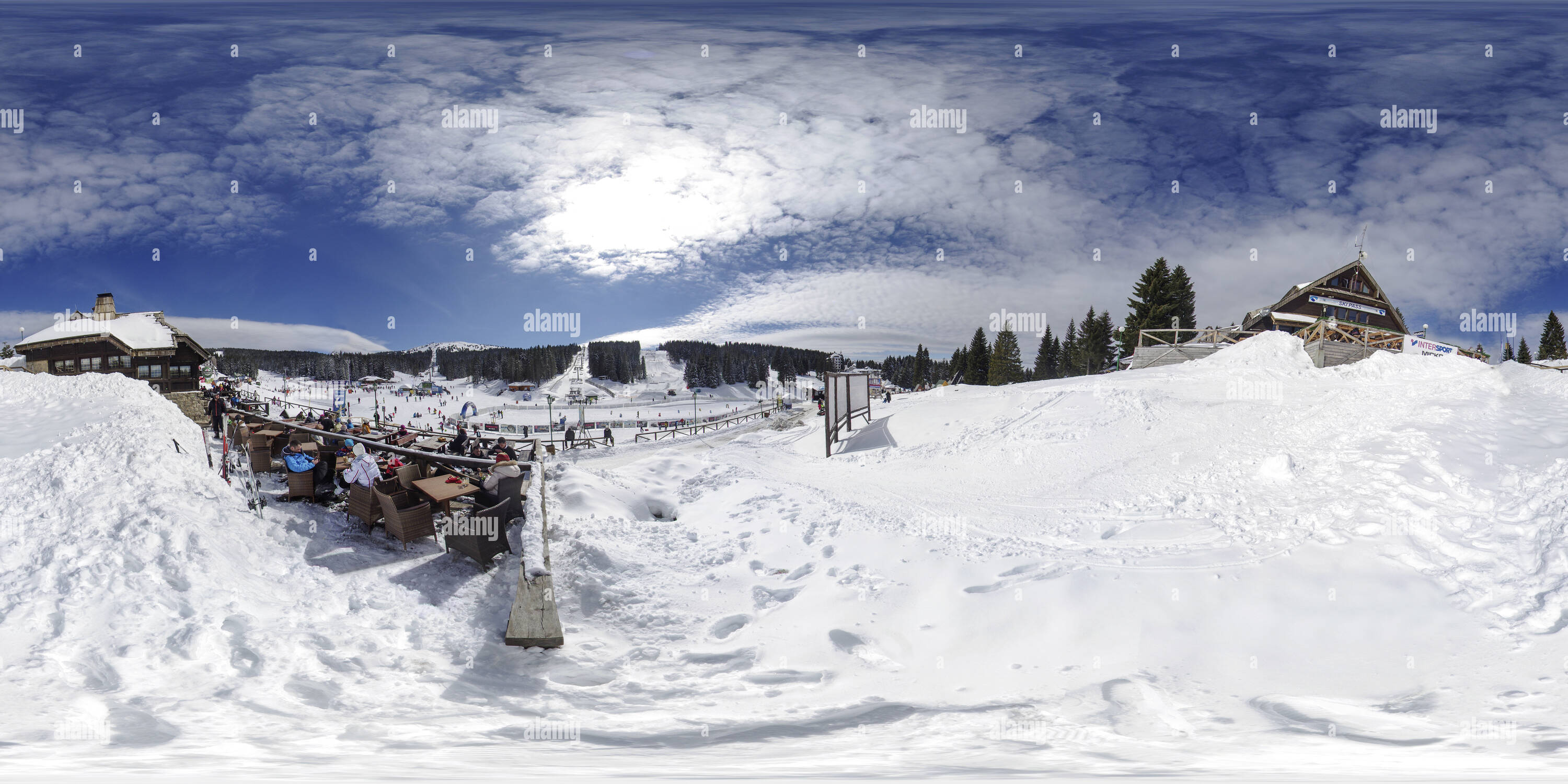 360° view of Kopaonik after-ski relax and meal, Serbia - Alamy