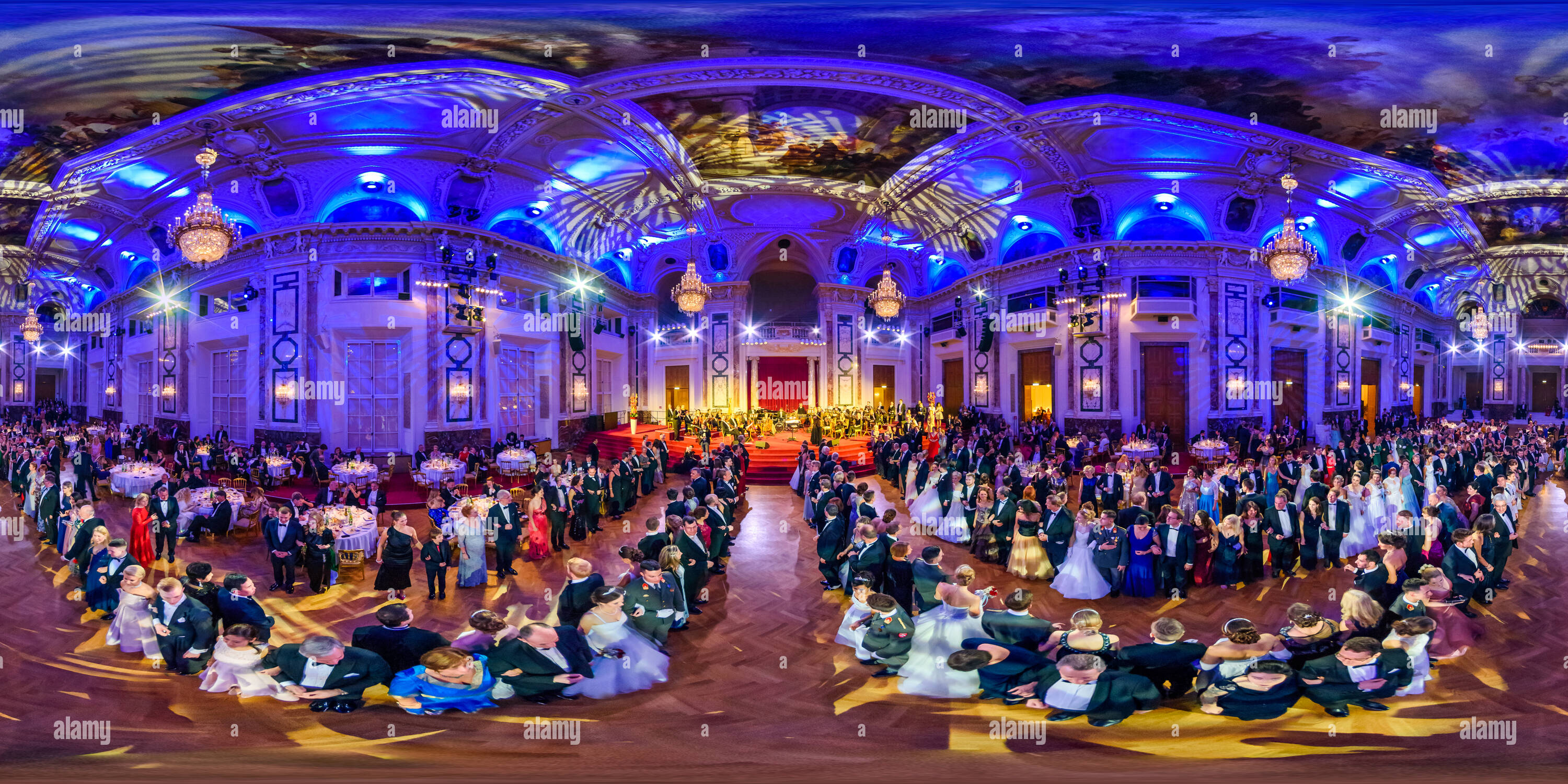 360° view of Midnight quadrille in Hoffburg palace - Alamy