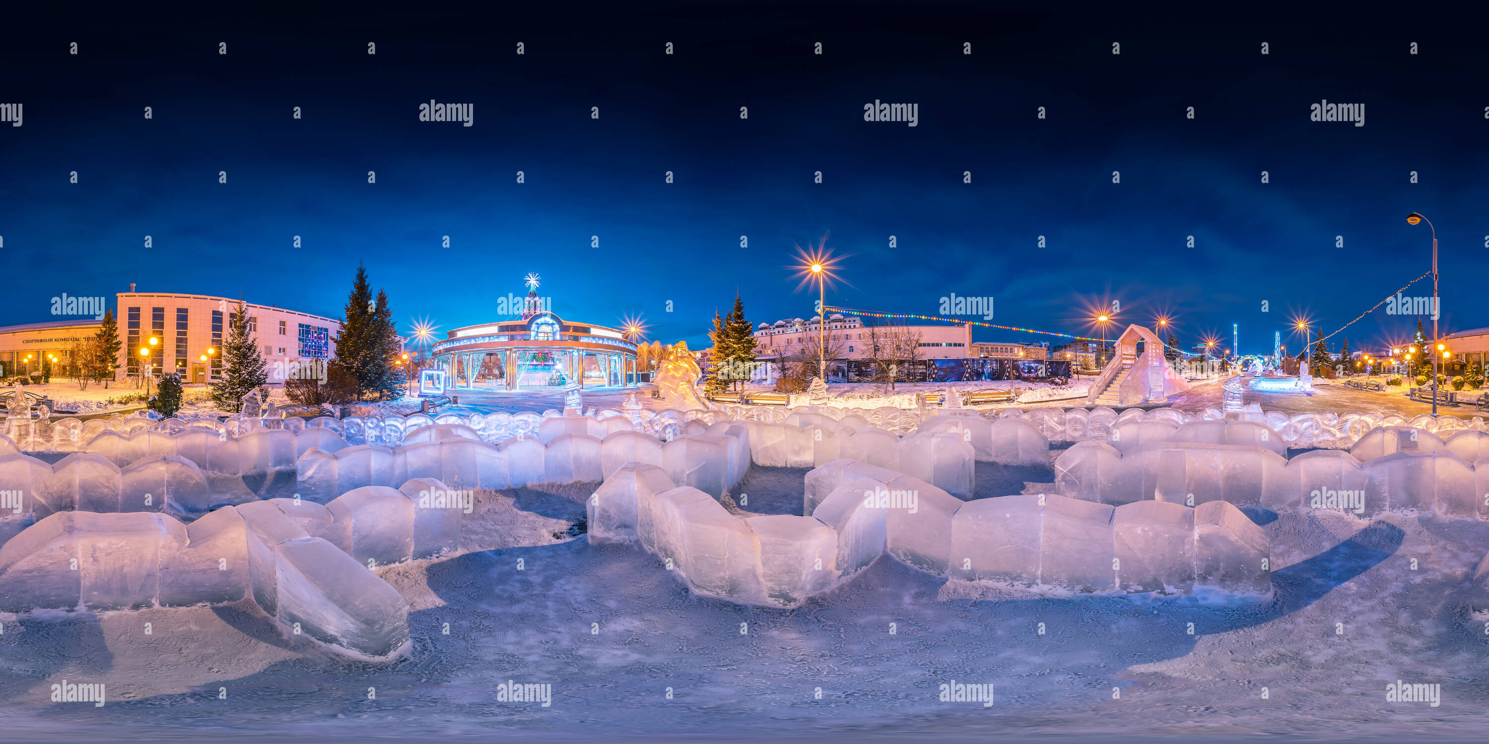 360° view of Ice town on the Tsvetnoy boulevard | Ice labyrinth - Alamy