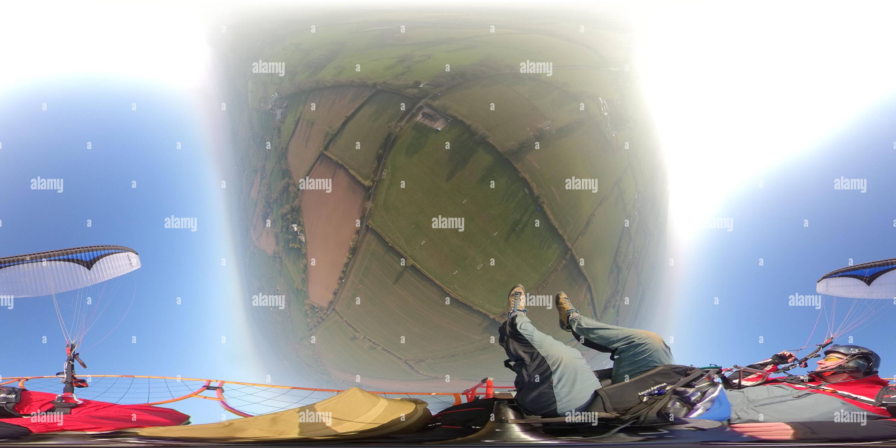 360° view of Paramotor Pilot dan Burton flys his paramotor over the ...