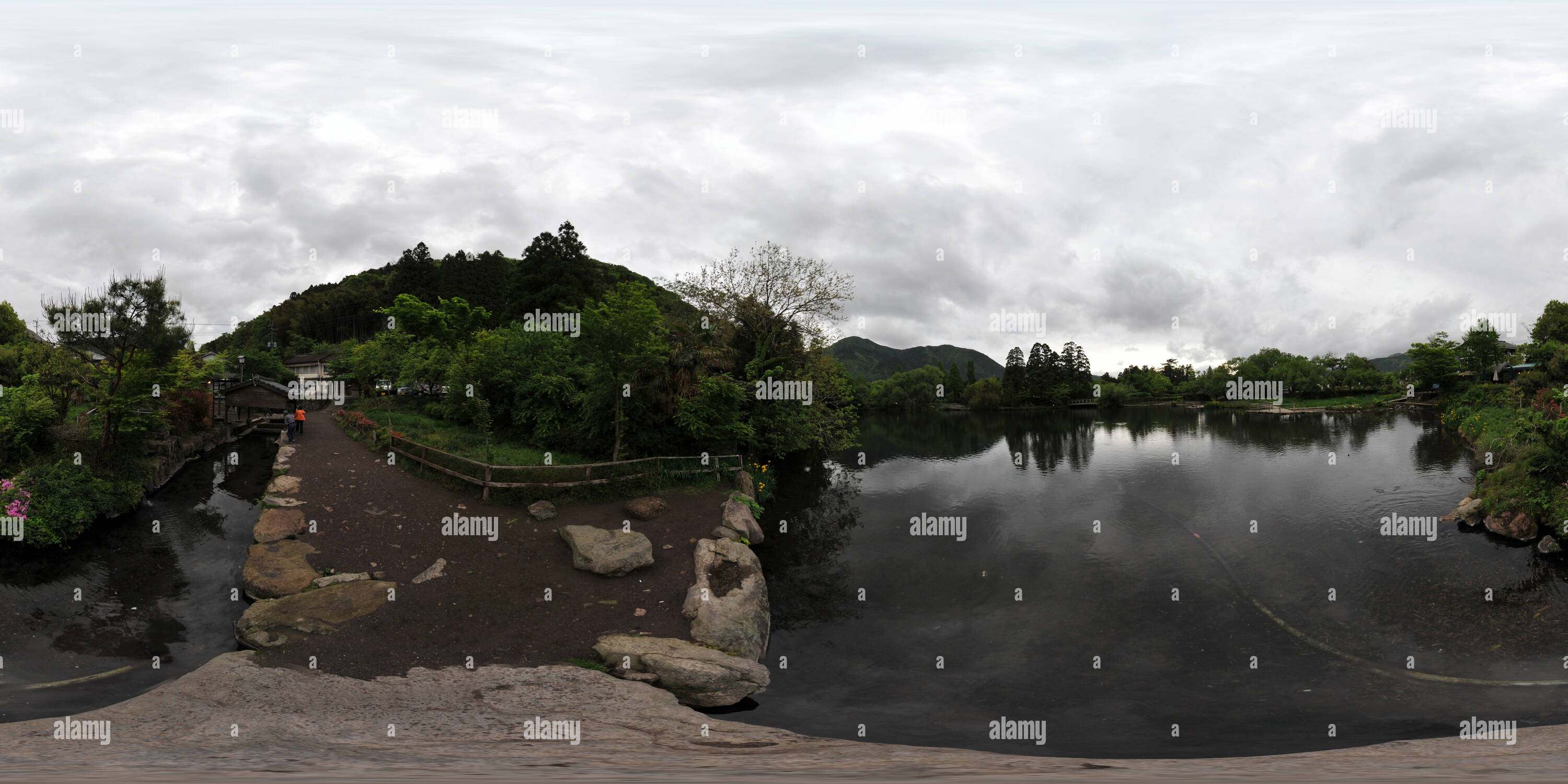 360° view of Lake Kinrin in Yufuin, Kyushu, Japan - Alamy