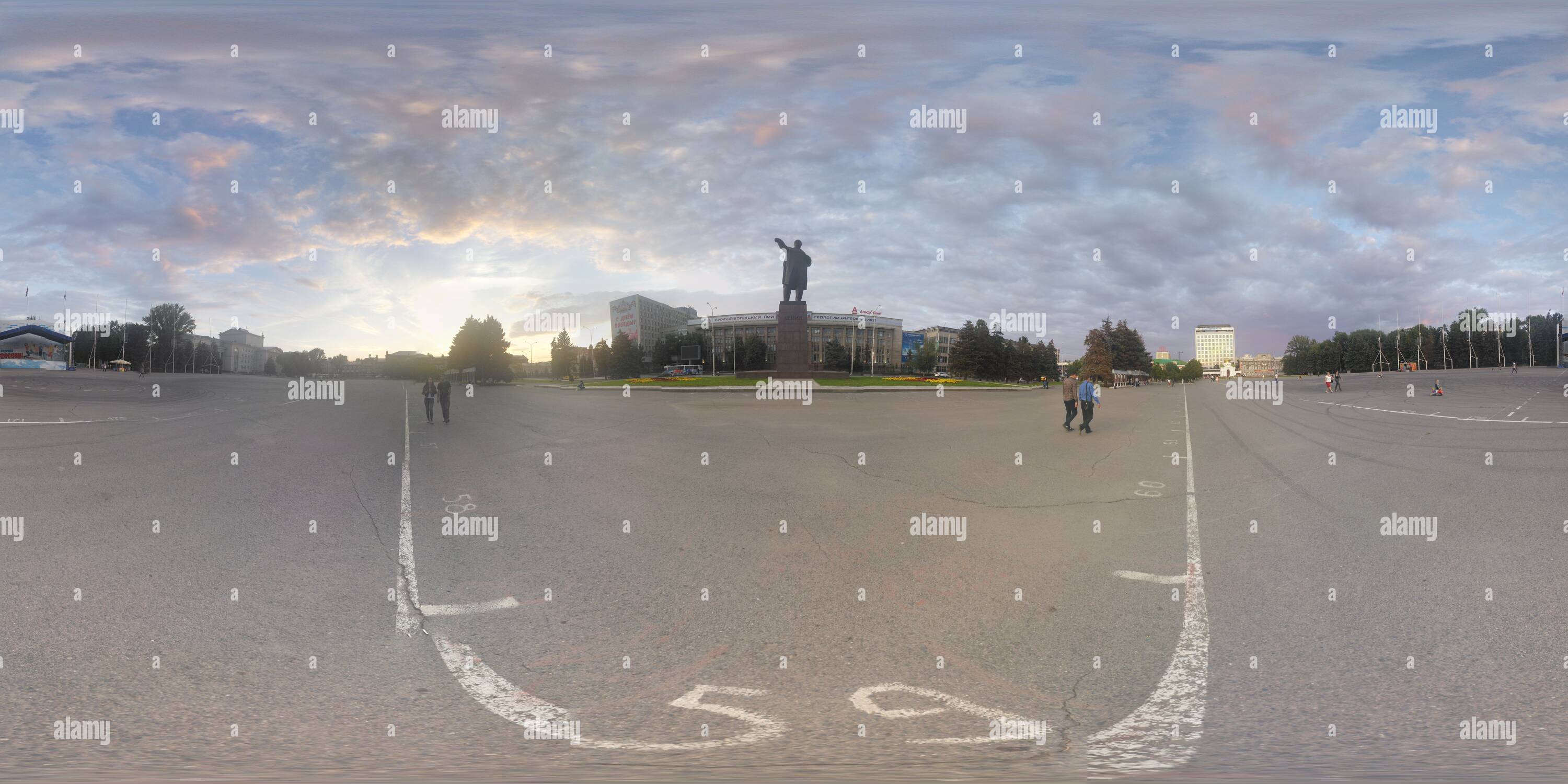 360° view of Lenin on the sunset - Alamy