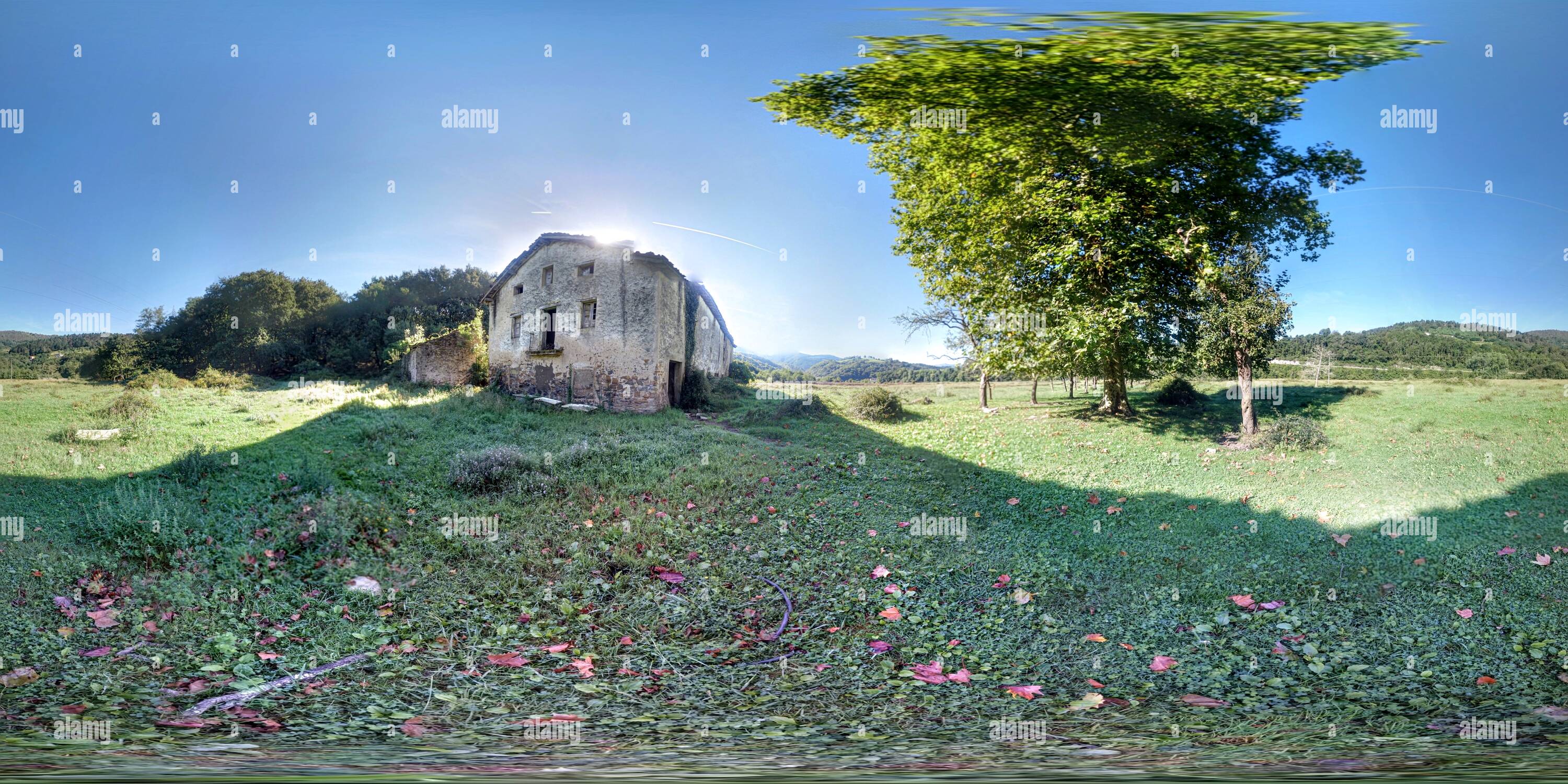 360° view of Antiguo caserio en la rivera del rio Oria - Alamy