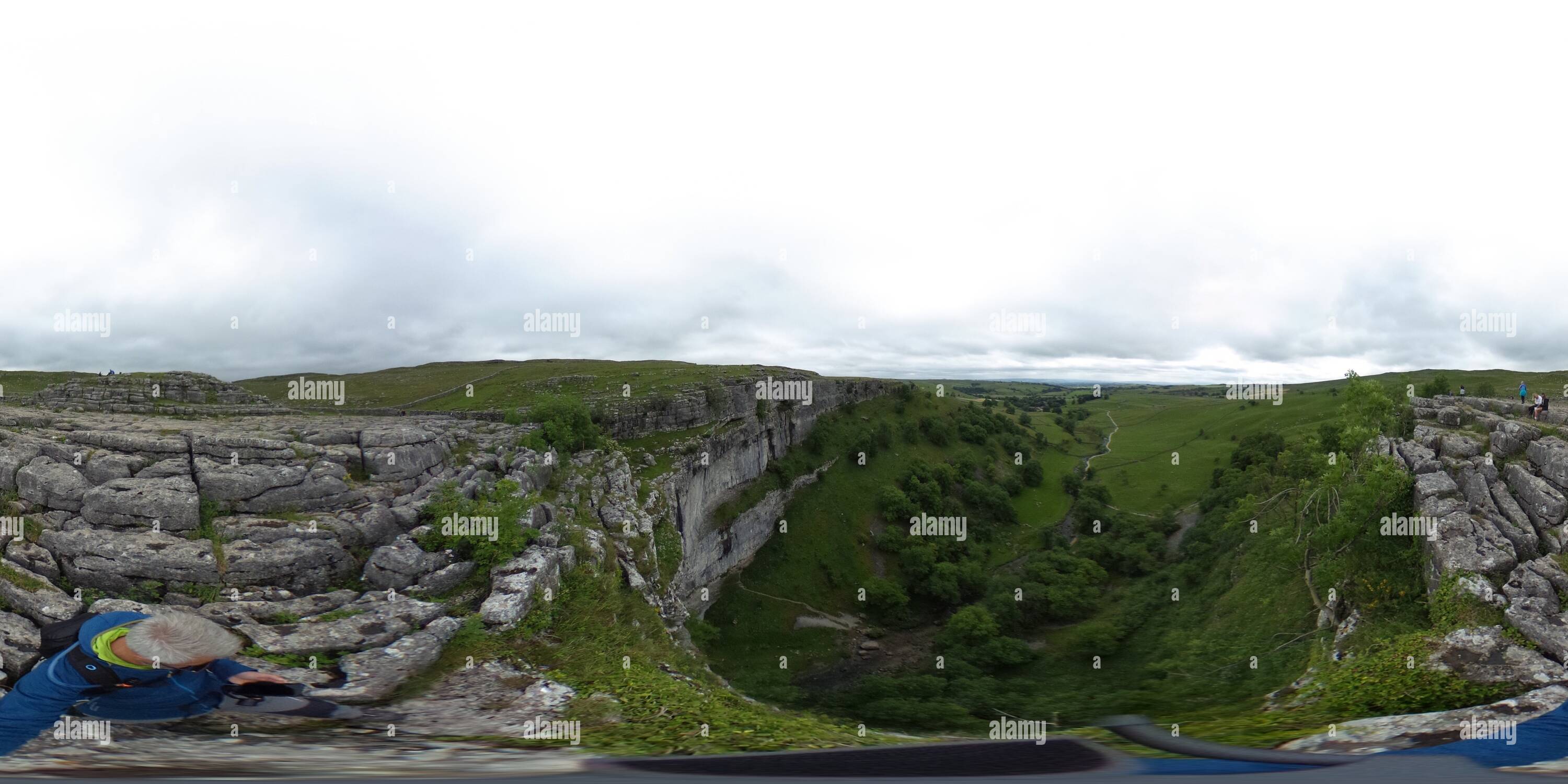 360° view of Malham Cove from the limestone pavement - Alamy