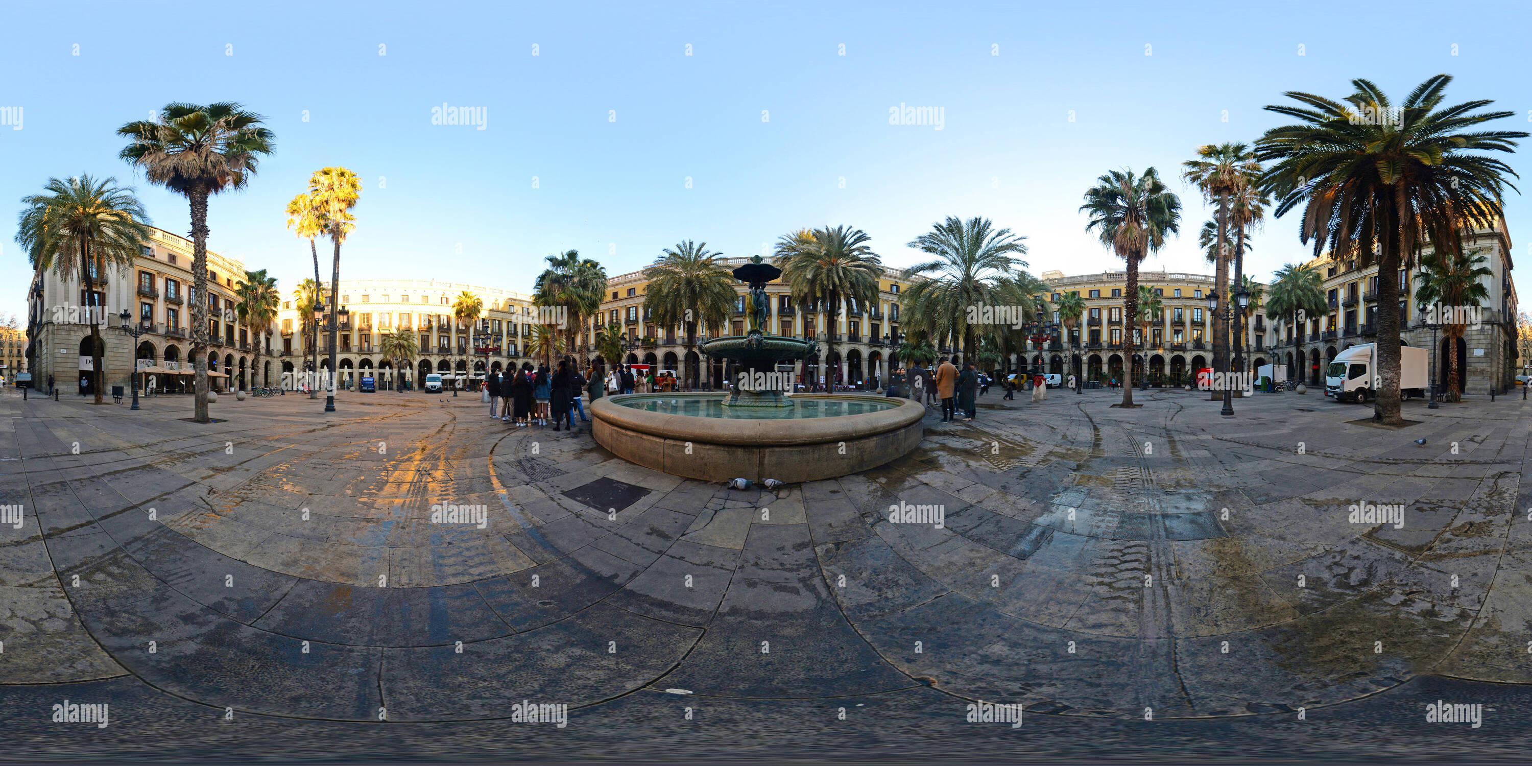 360° view of Plaza Real Barcelona - Alamy