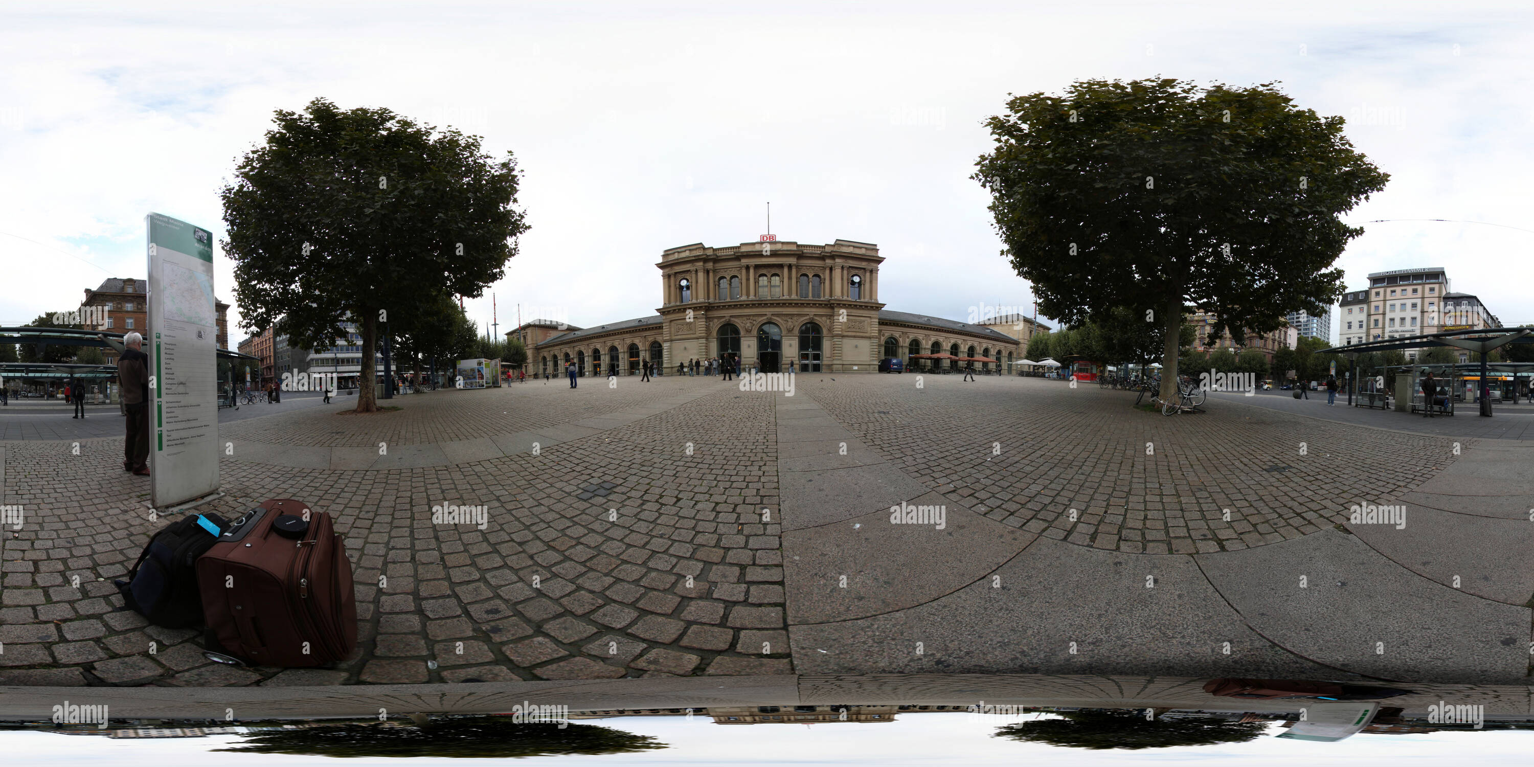 360° view of Mainz Central Station - Alamy