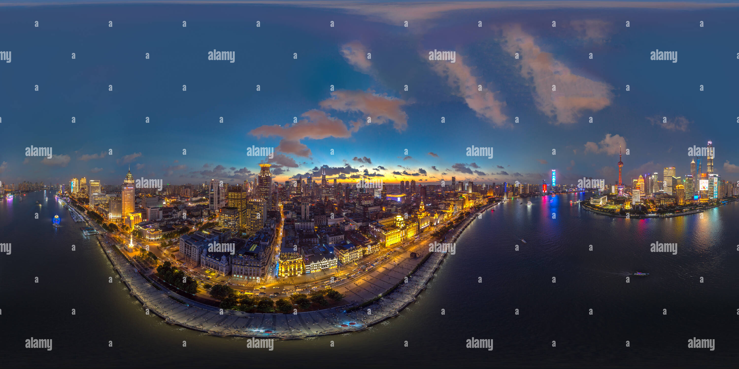 360° view of The Bund of Shanghai After Sunset - Alamy