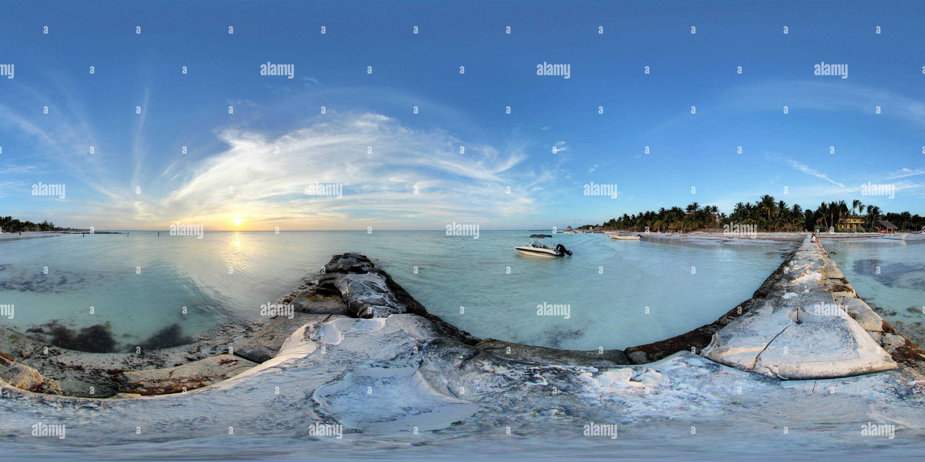 Holbox dock hi-res stock photography and images - Alamy