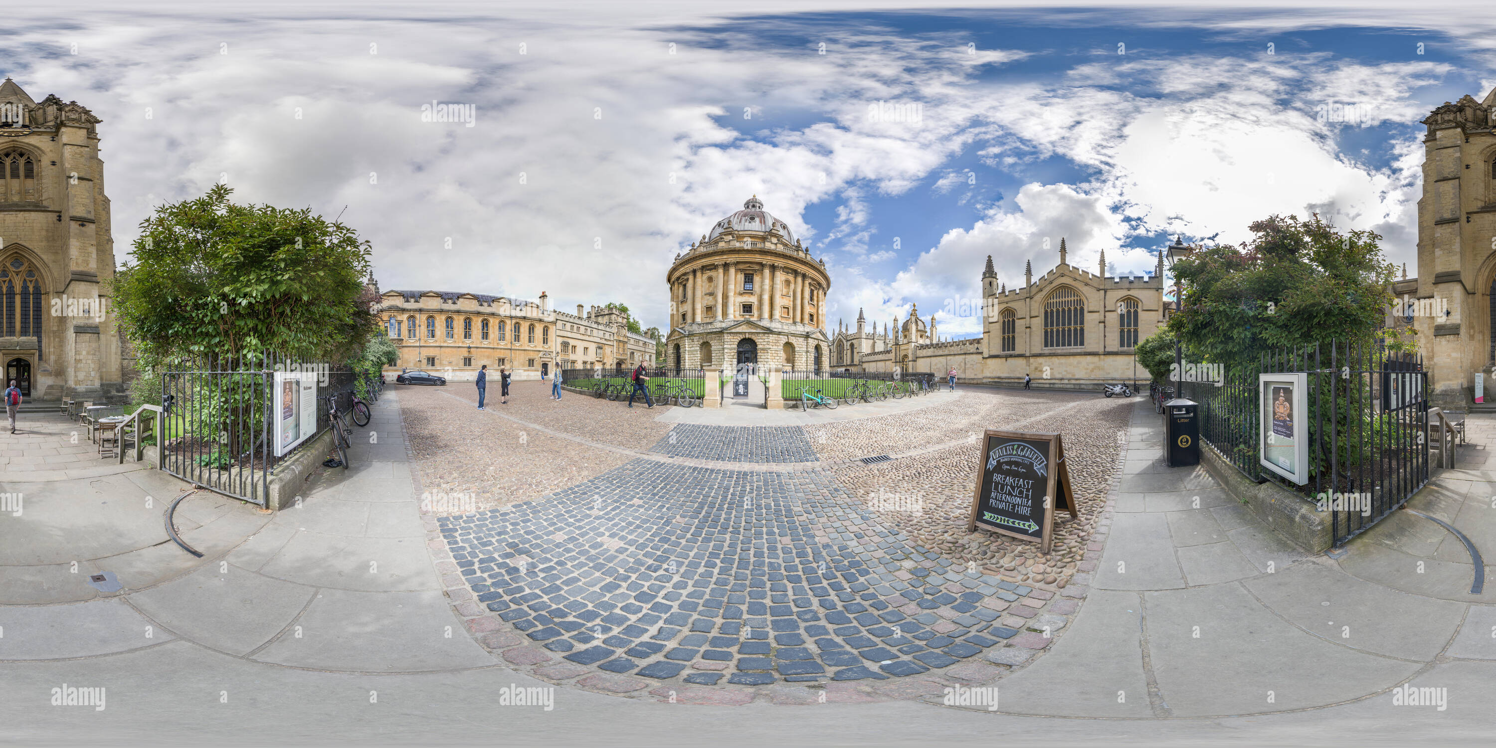360° view of Radcliffe Camera library, Oxford university, with All ...