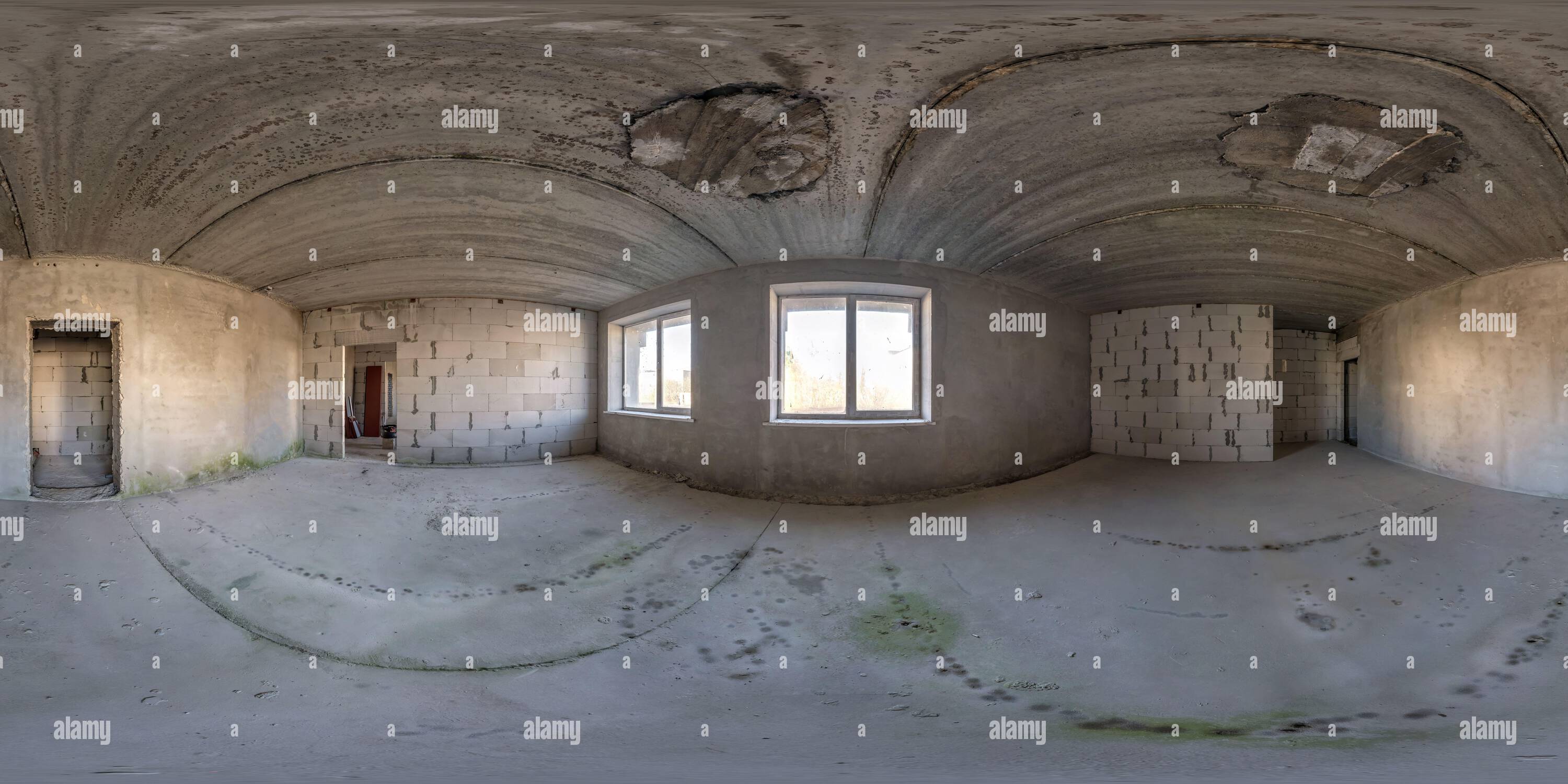 360 °-Ansicht auf 360 hdri Panorama im verlassenen Innenraum eines ...