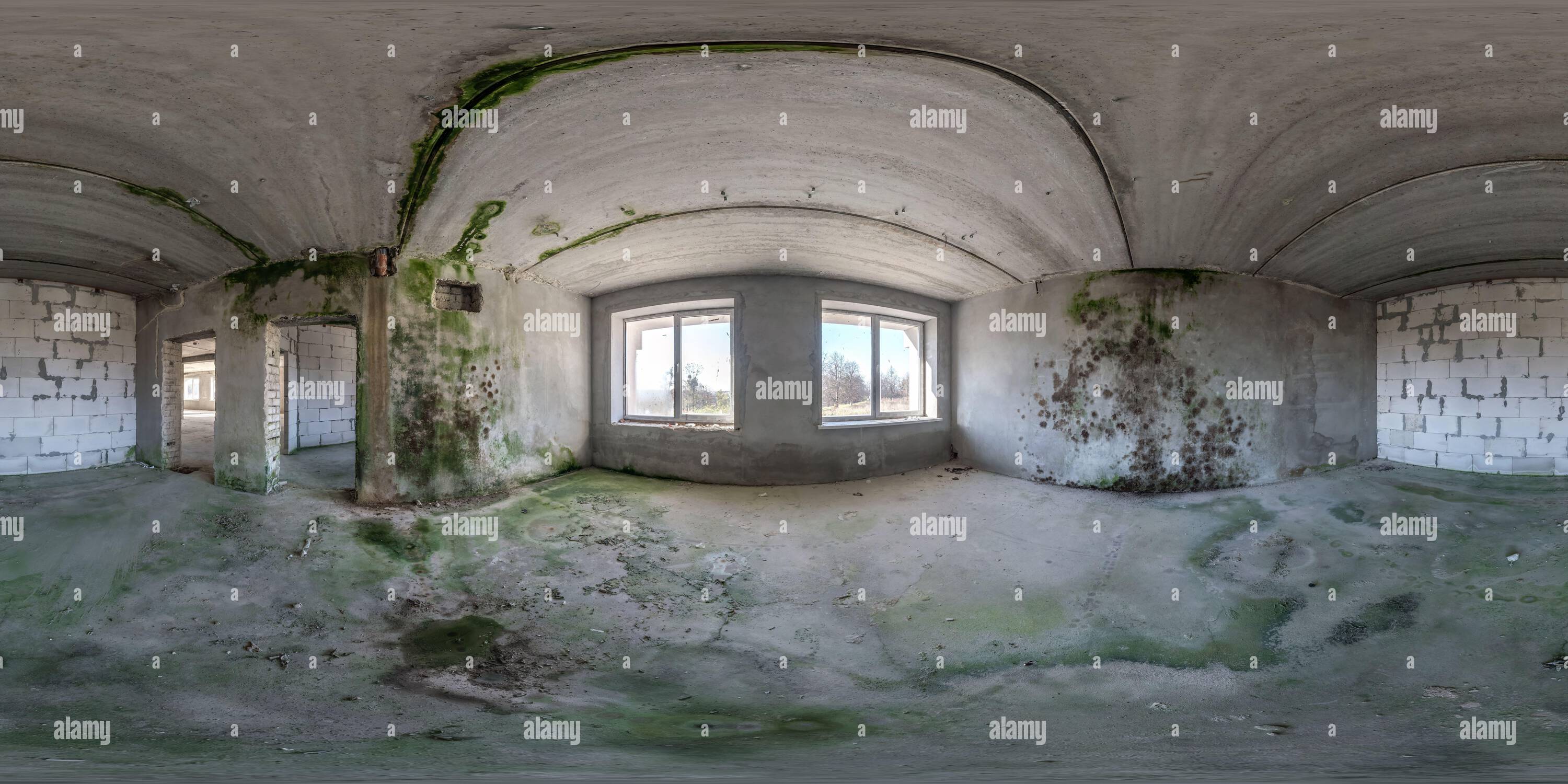 360 °-Ansicht auf 360 hdri Panorama im verlassenen Innenraum eines ...