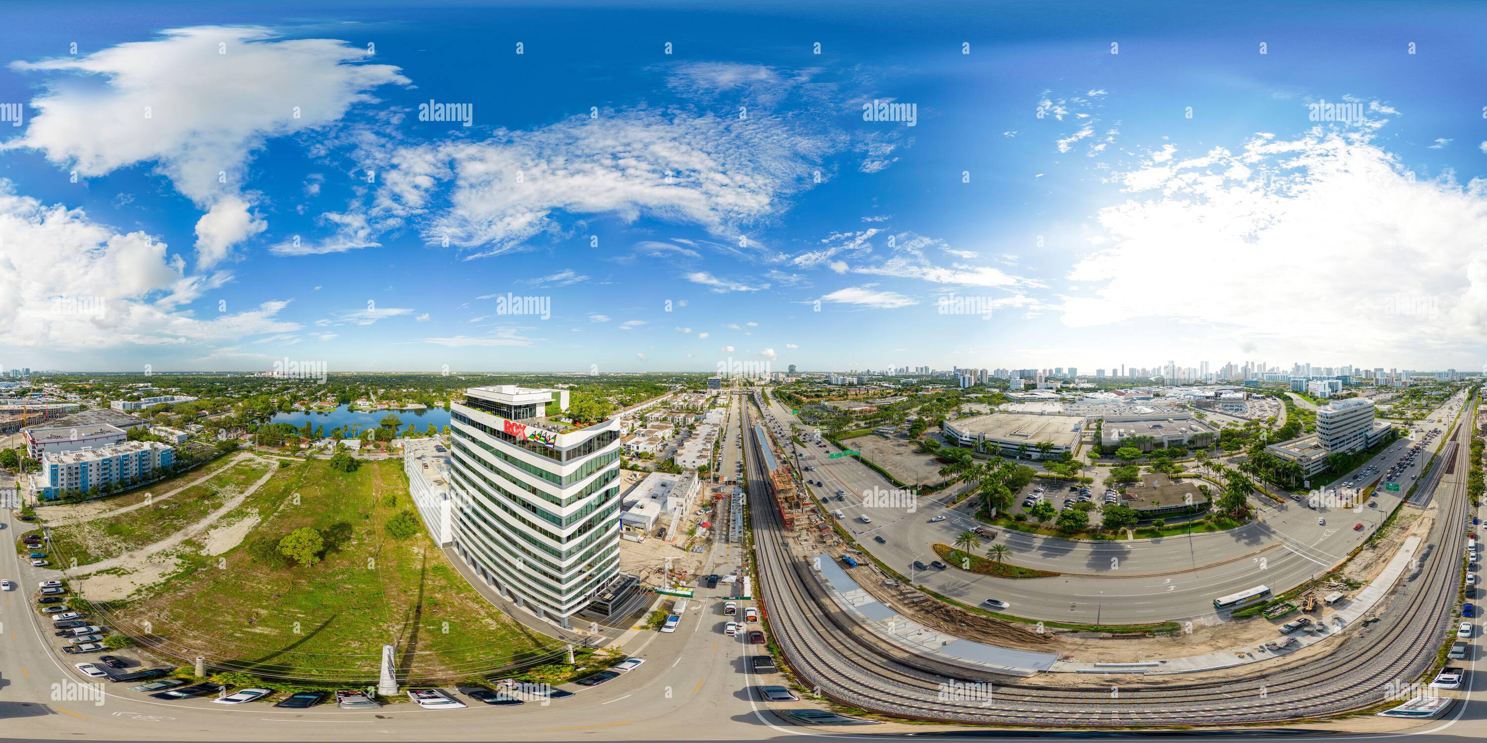 360 °-Ansicht auf Aventura, FL, USA - 20. September 2022: Luftaufnahme ...