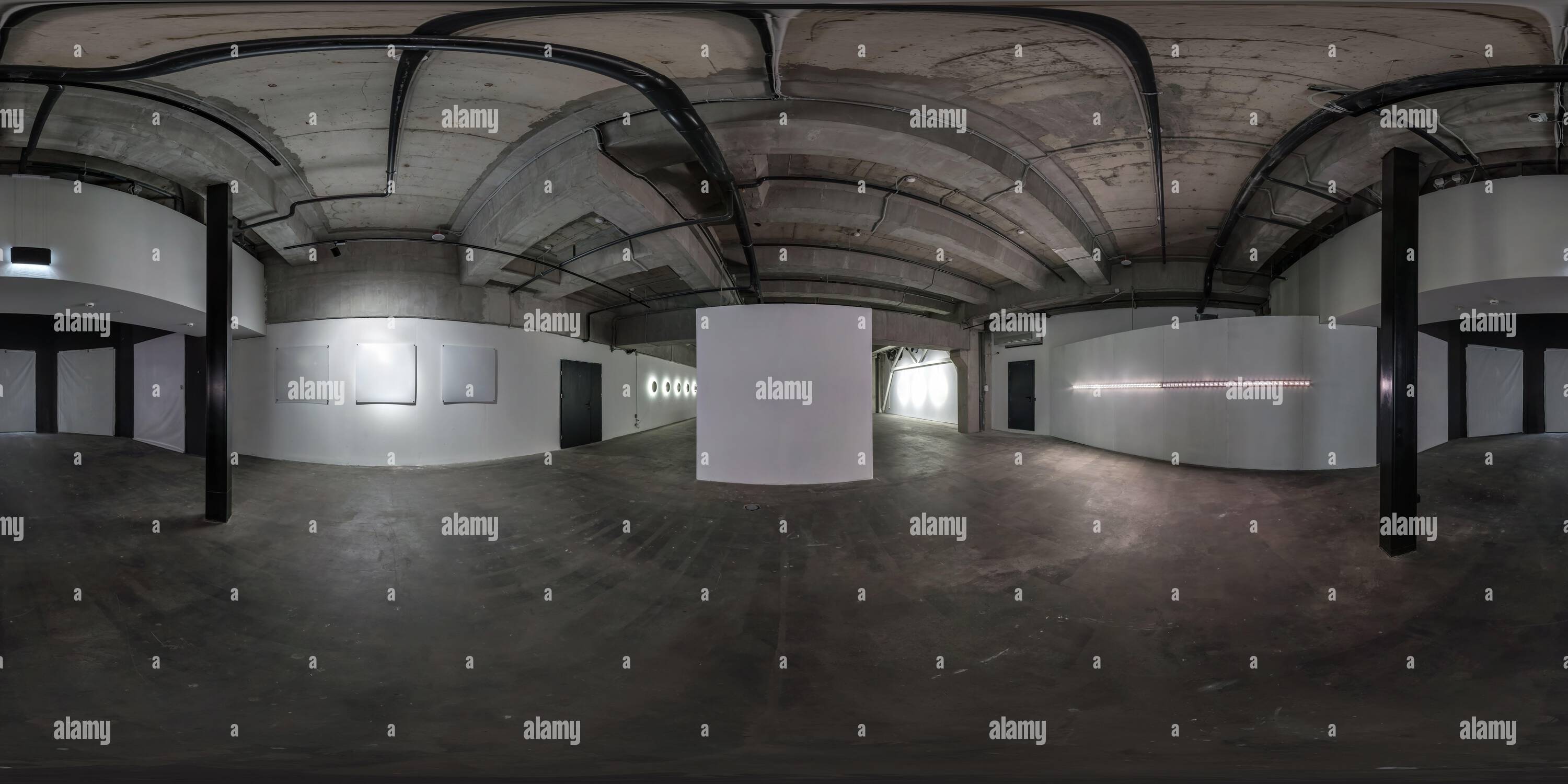 360 °-Ansicht auf Nahtloses, kugelförmiges Hdri 360-Panorama im dunklen ...