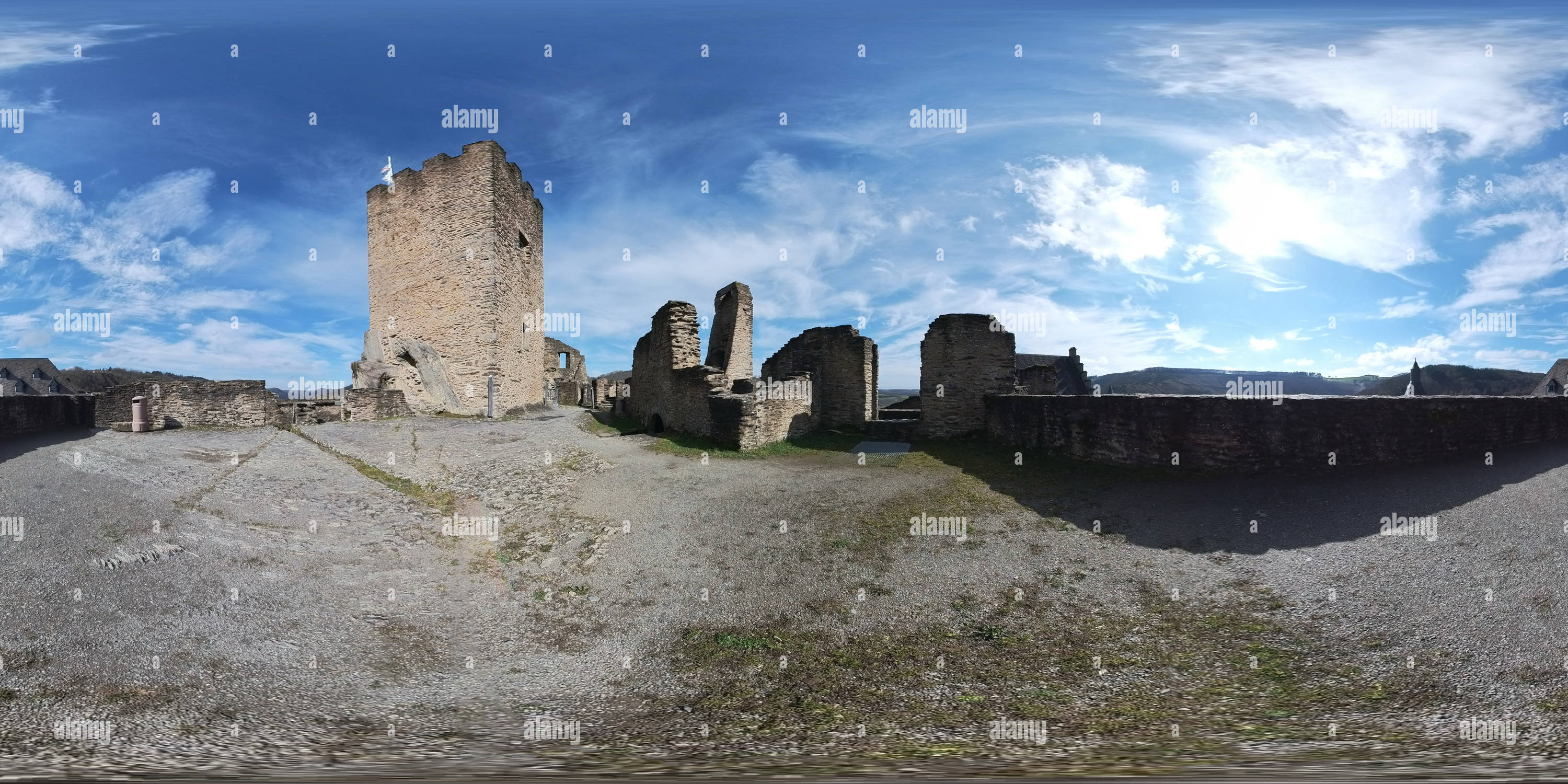 Burg bourscheid -Fotos und -Bildmaterial in hoher Auflösung – Alamy