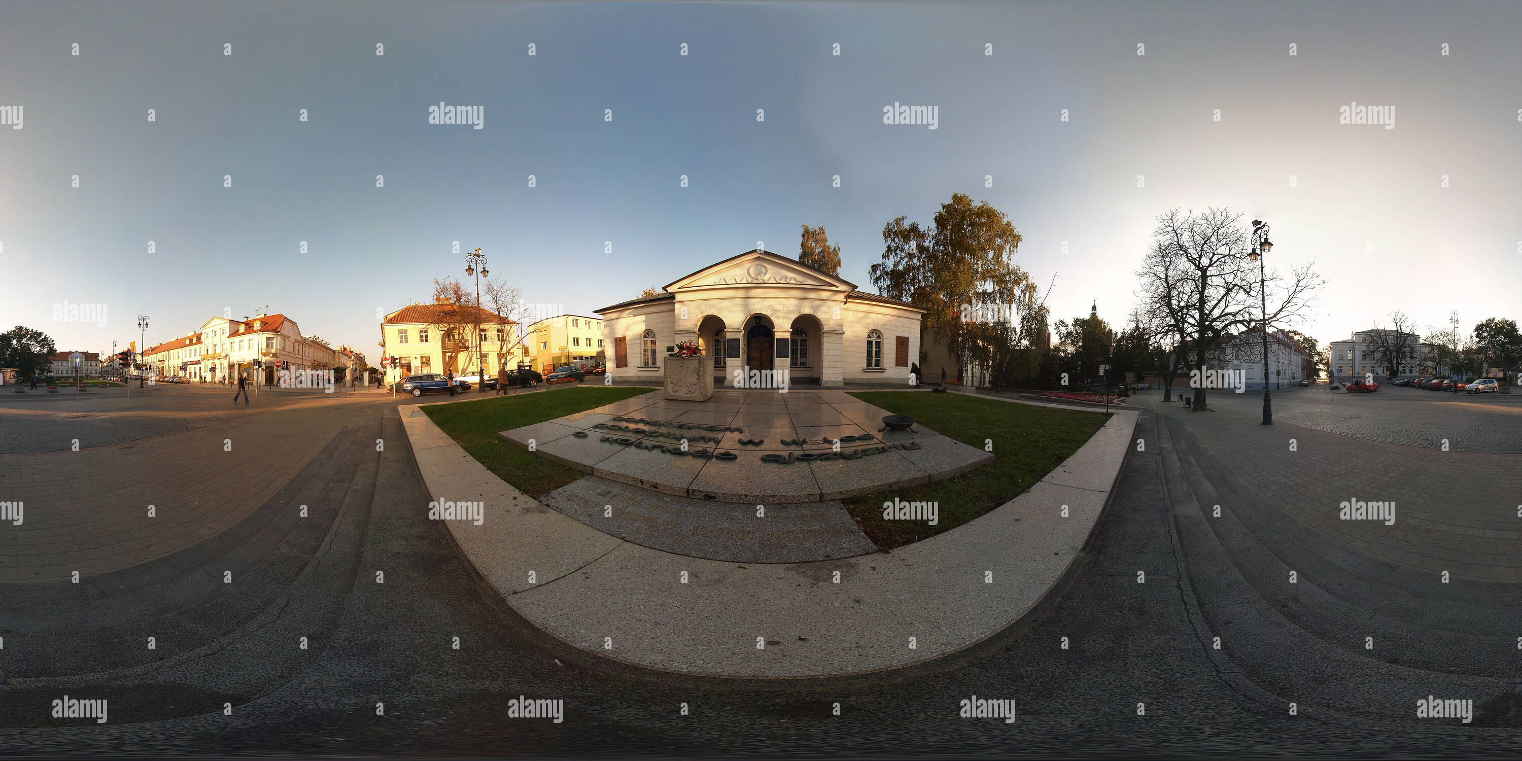 360 °-Ansicht auf Die NPV II Monument in der Innenstadt von Plock ...