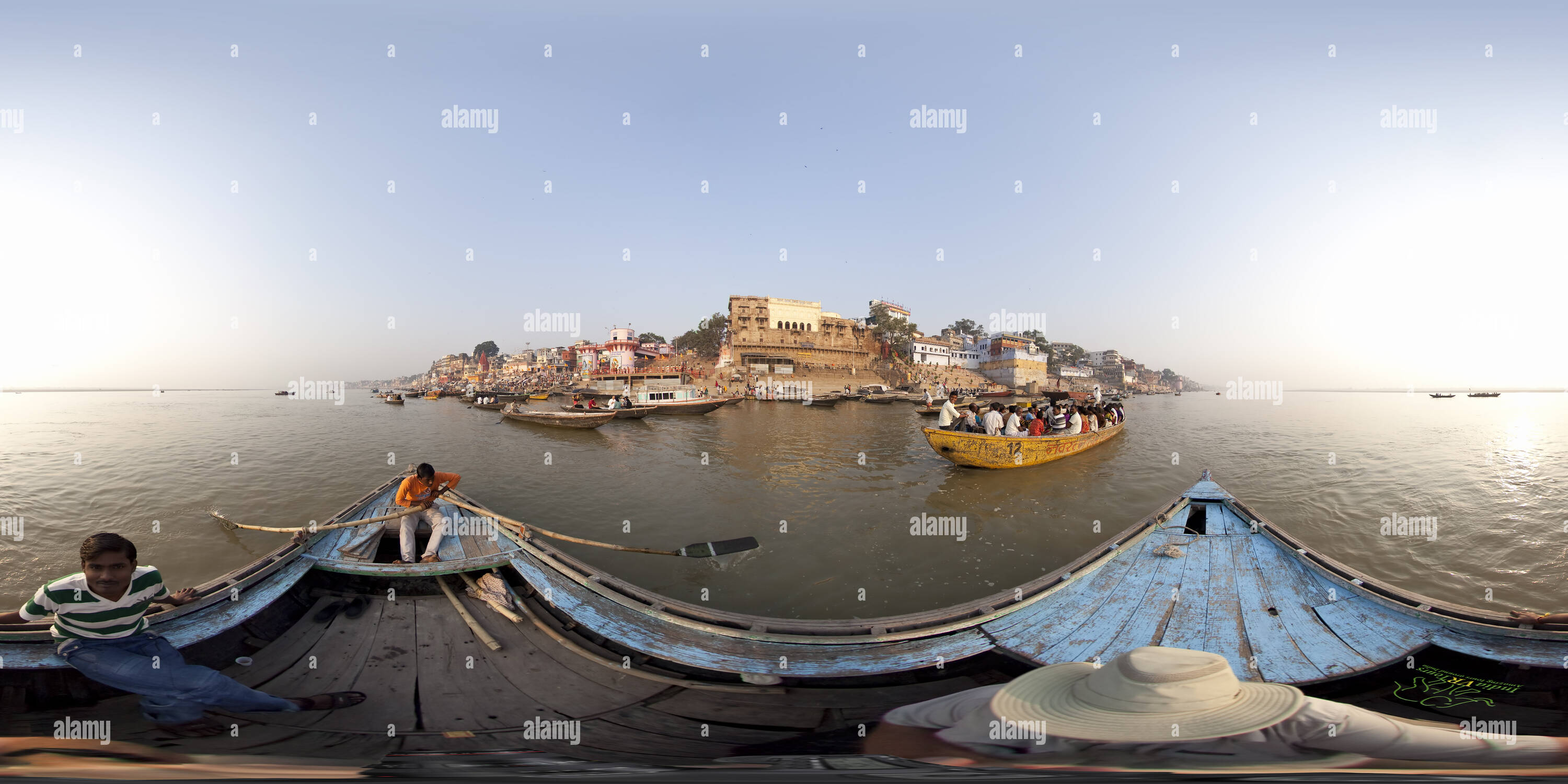 Indien mann mandir ghat -Fotos und -Bildmaterial in hoher Auflösung – Alamy