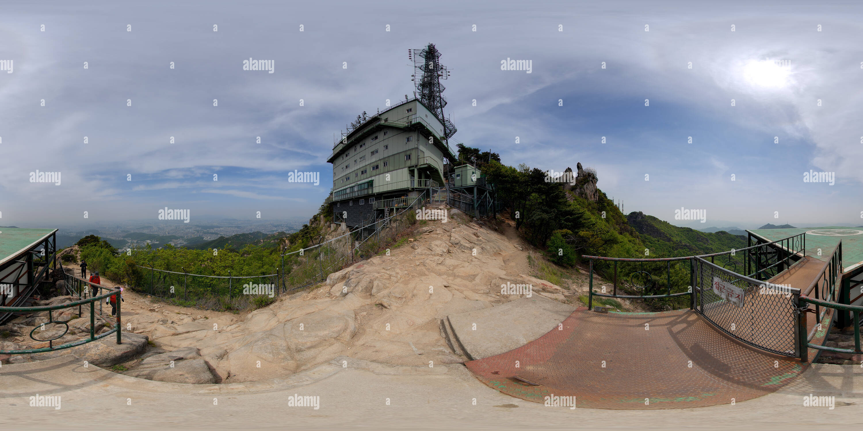360 °-Ansicht auf Gwanaksan meteorologisches Observatorium, die Spitze ...