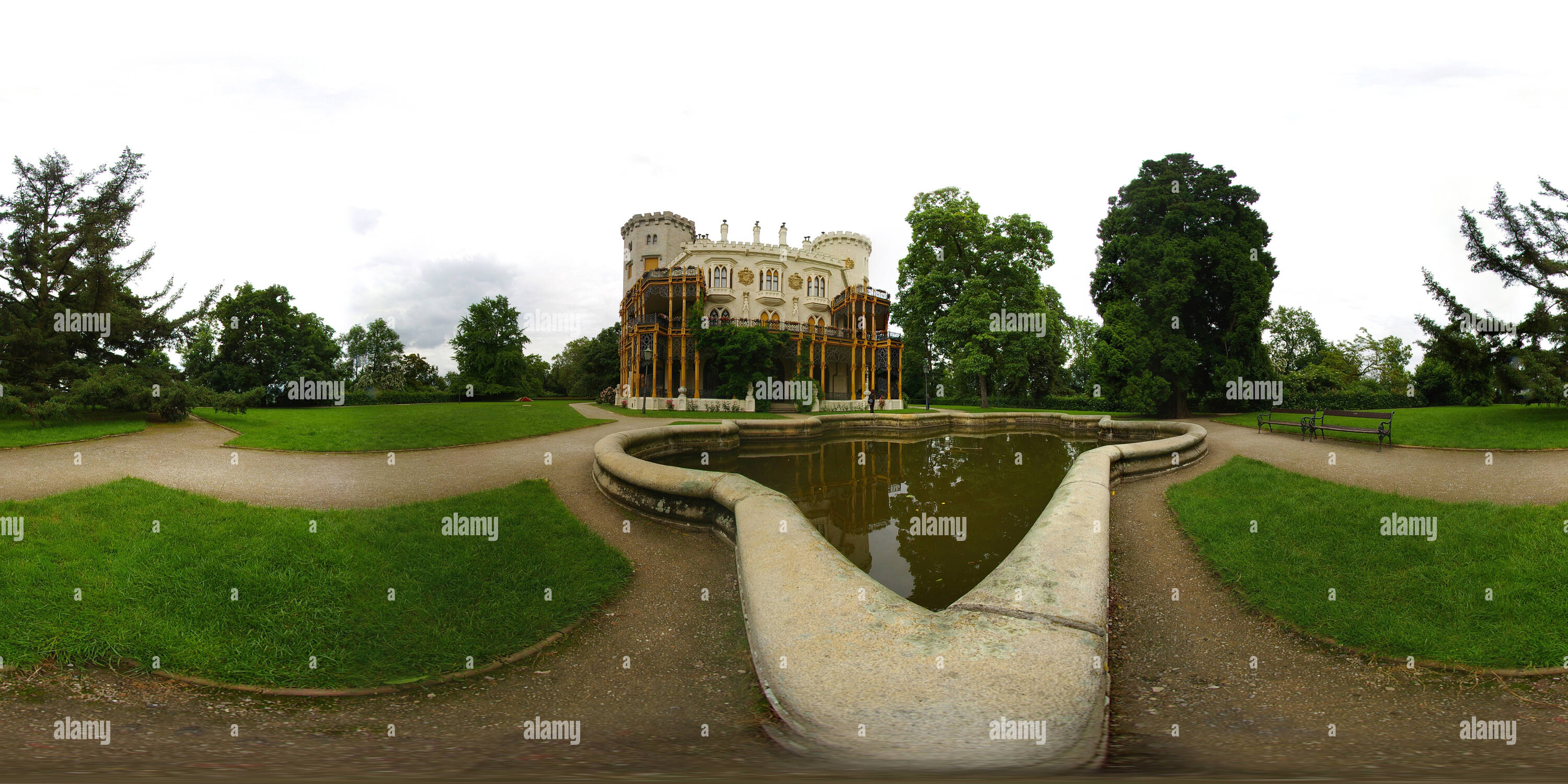 360 °-Ansicht auf Zamek Hluboka Zahrada - Alamy