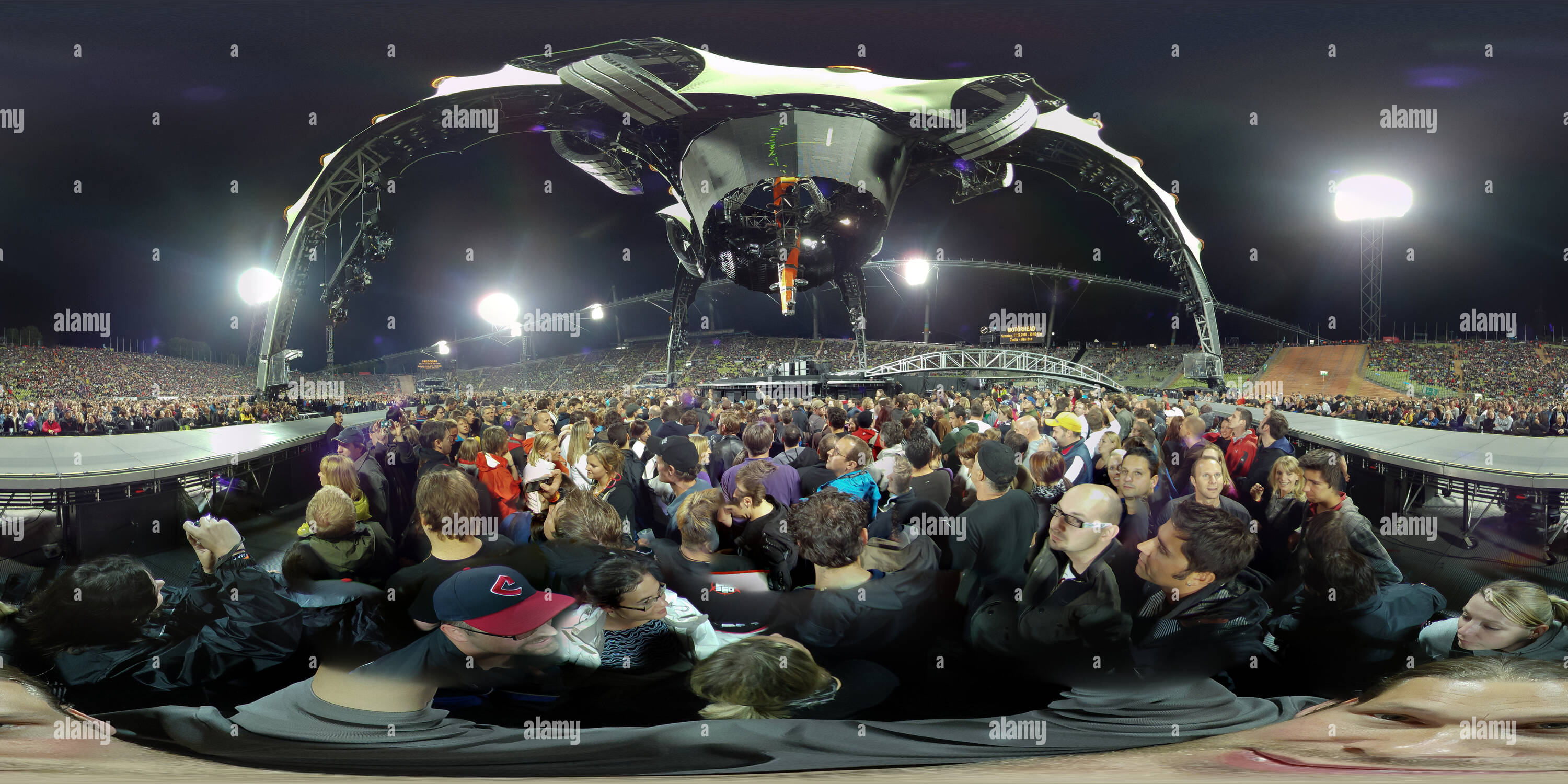 U2 360 tour -Fotos und -Bildmaterial in hoher Auflösung – Alamy