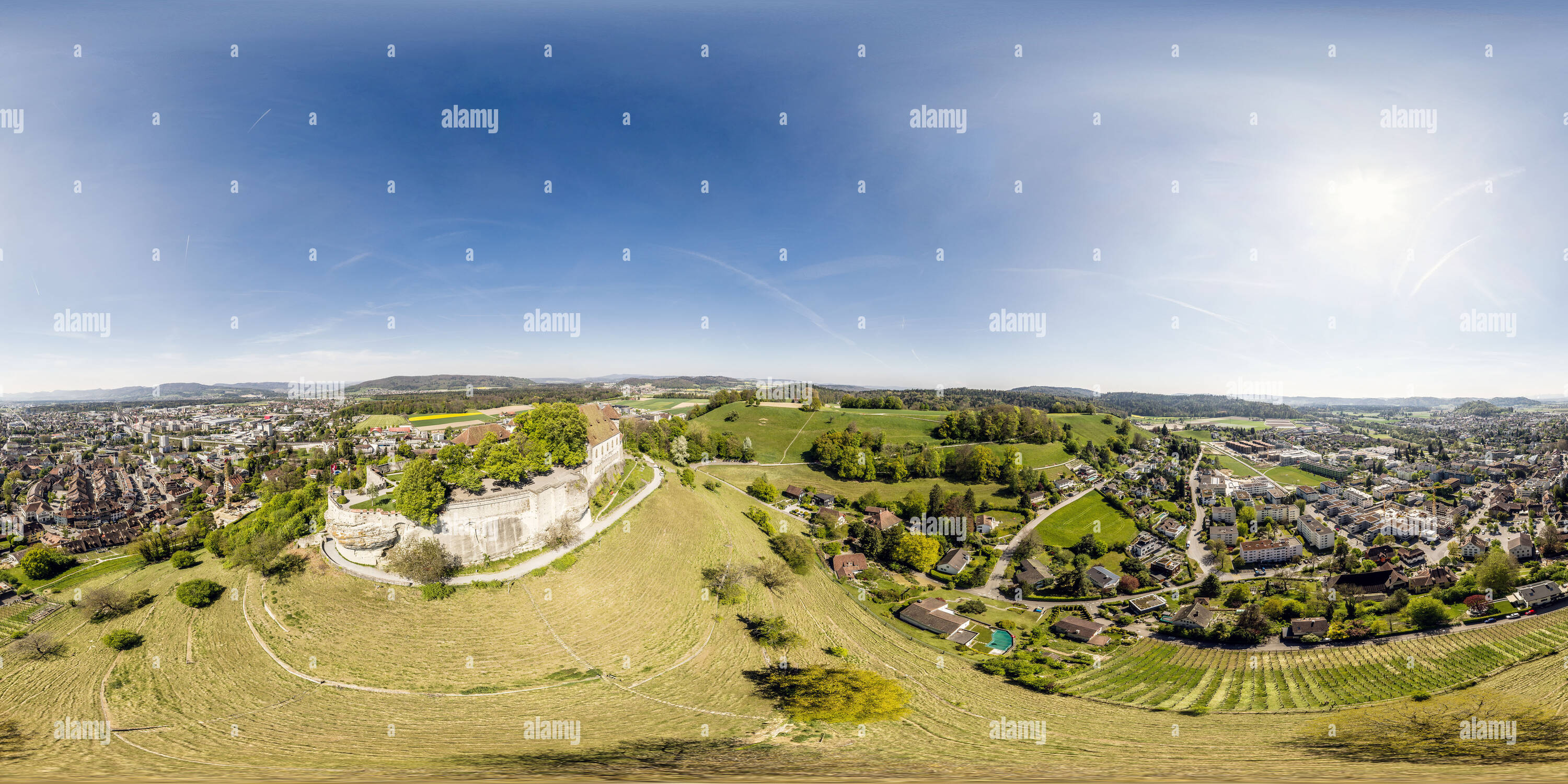 360 °-Ansicht auf Luftaufnahme von "Schloss Lenzburg, Schweiz - Alamy