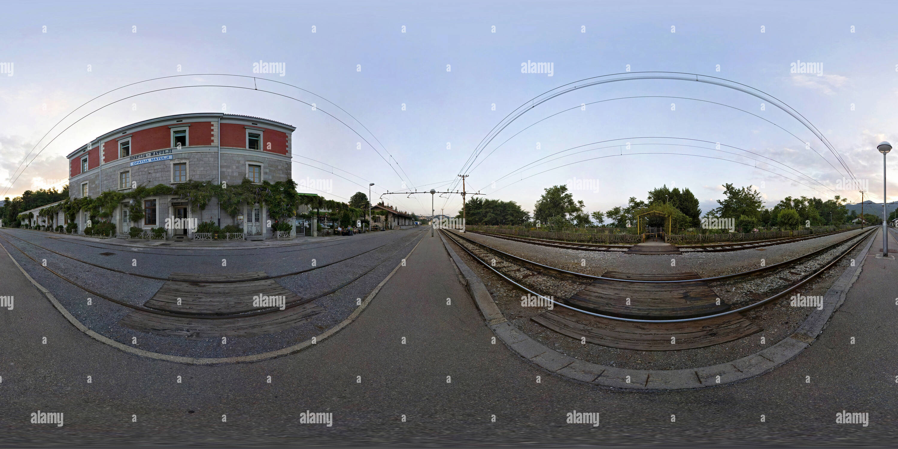 360 °-Ansicht auf Alter Bahnhof in Matulji - Alamy