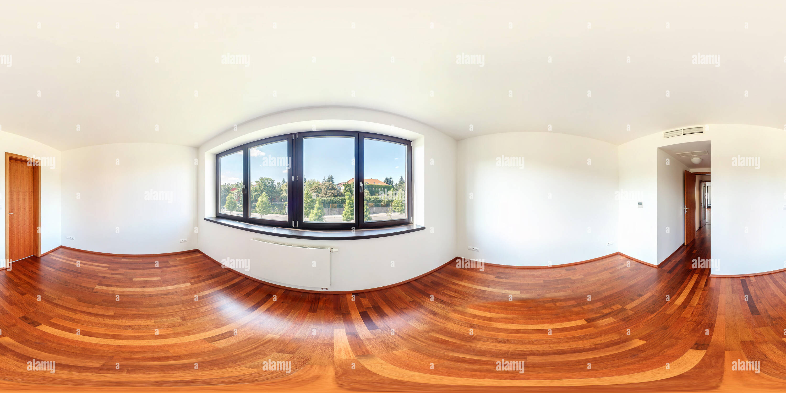 360 °-Ansicht auf Panorama der modernen weißen leeren loft apartment ...