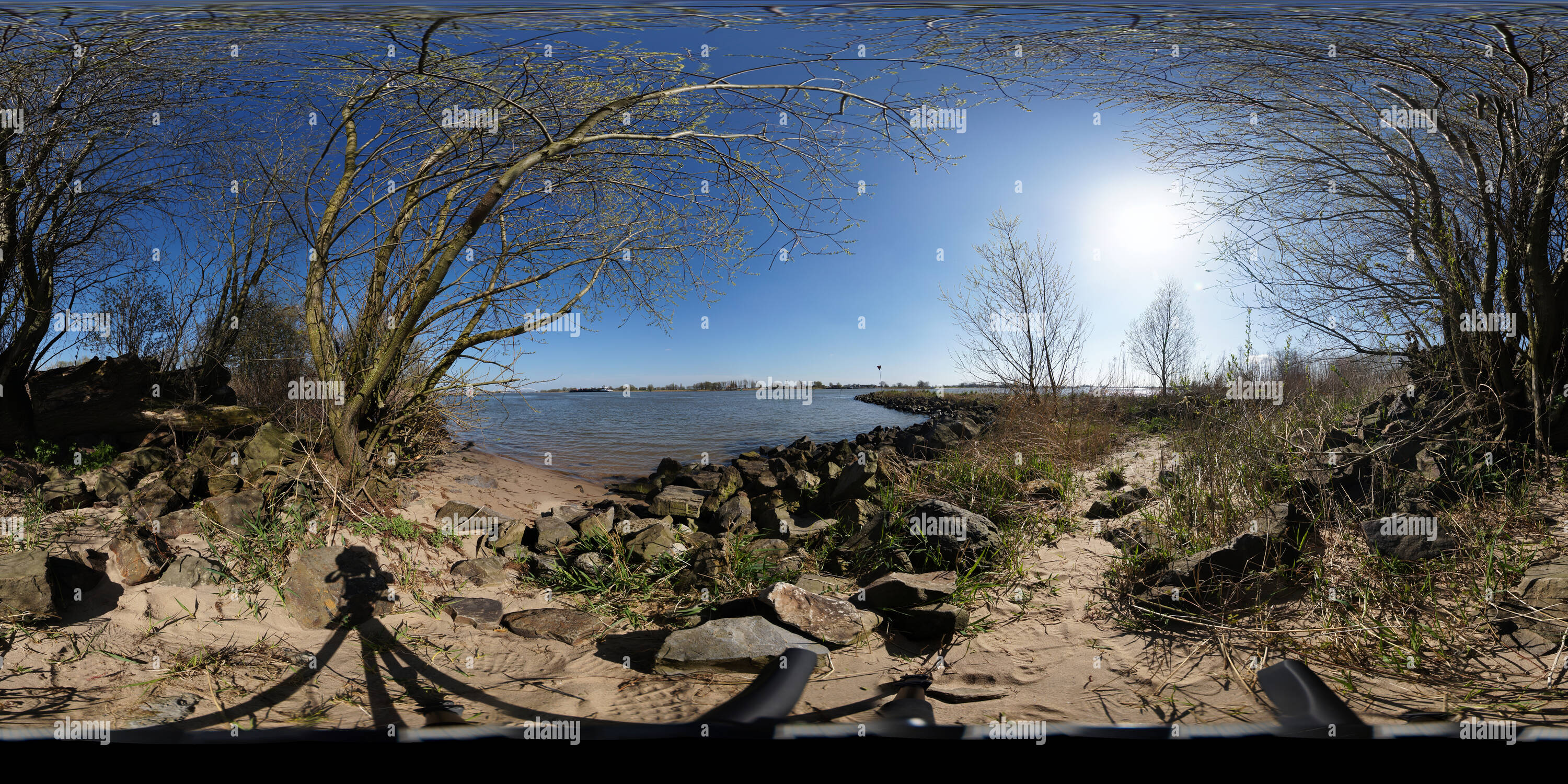 360 °-Ansicht auf Langs de Merwede Boven Hardinxveld 20-04-2013 Deel 2 ...