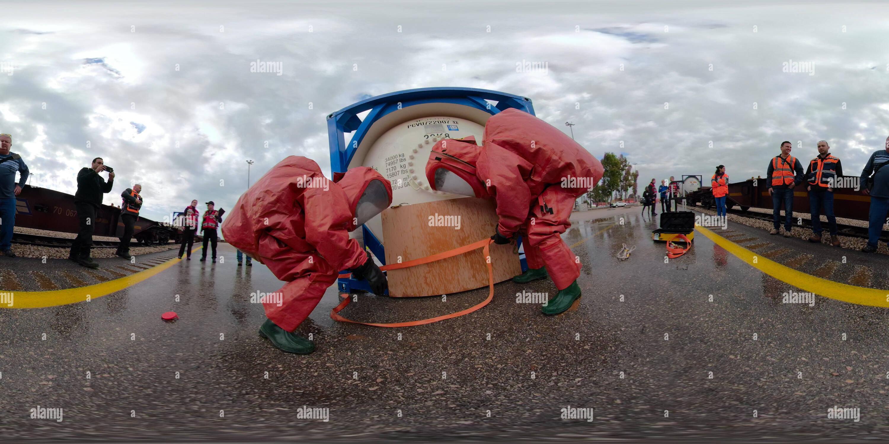 Hazmat suit simulation -Fotos und -Bildmaterial in hoher Auflösung – Alamy