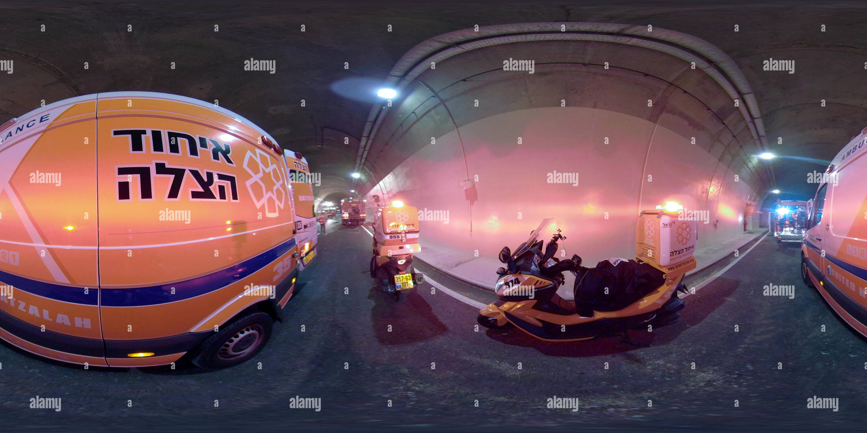 Vue à 360° de De paramédic Ihud Hazala obtient son équipement en ...