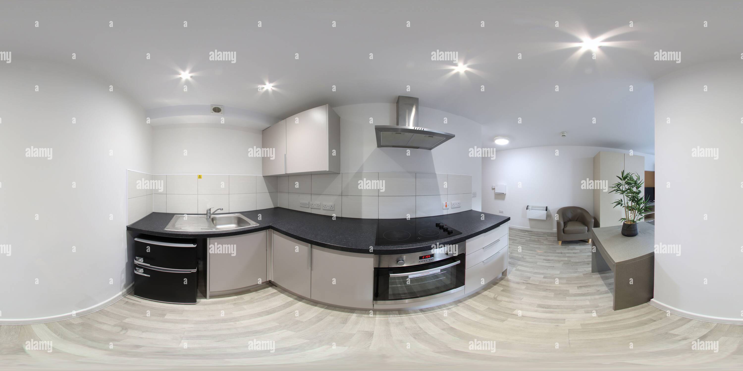 Vue à 360° de 360 degrés Full Sphere photo panoramique d'une maison moderne récemment construite ...