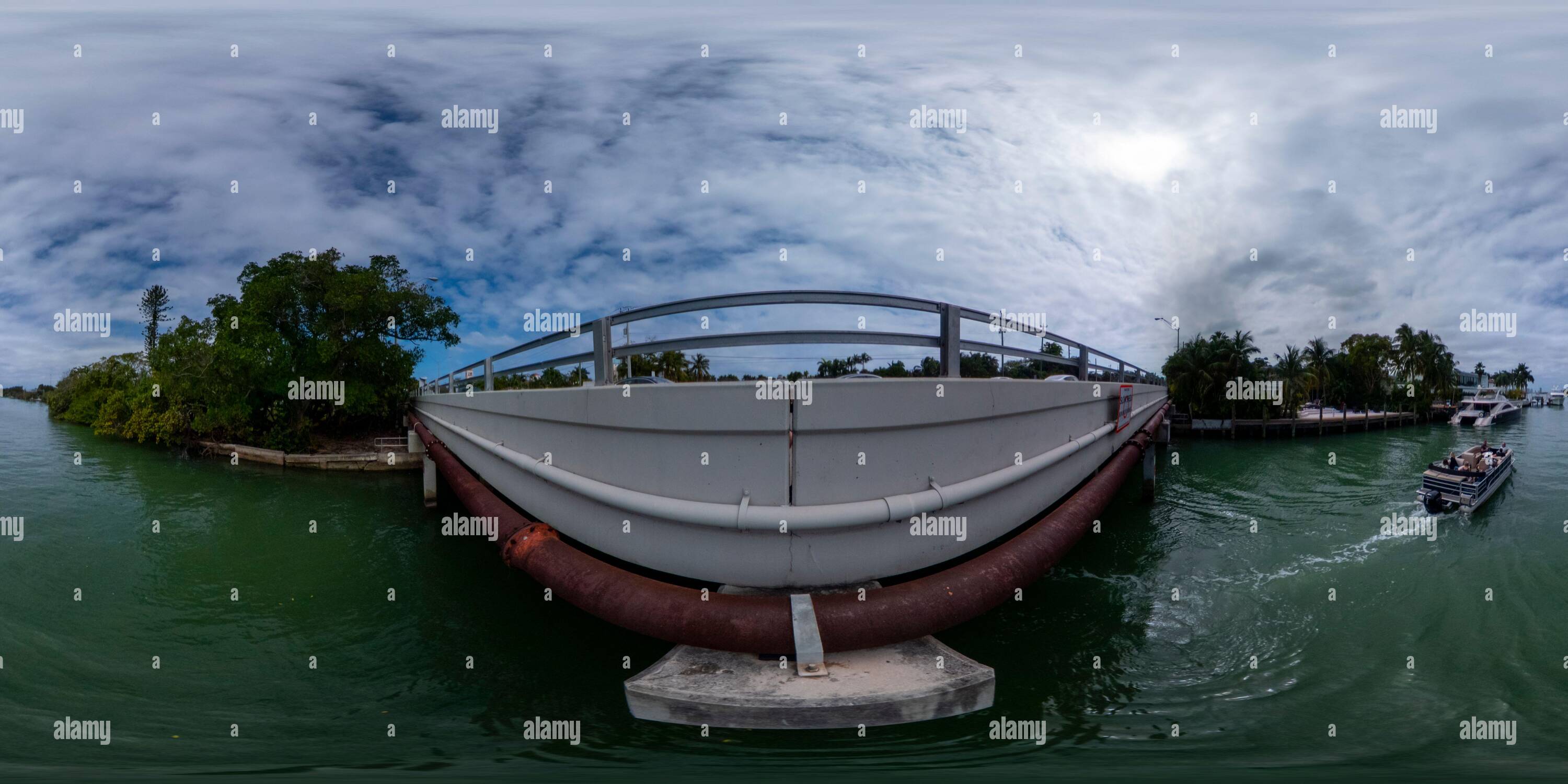 Tour panoramique en bateau ponton Banque de photographies et d’images à ...