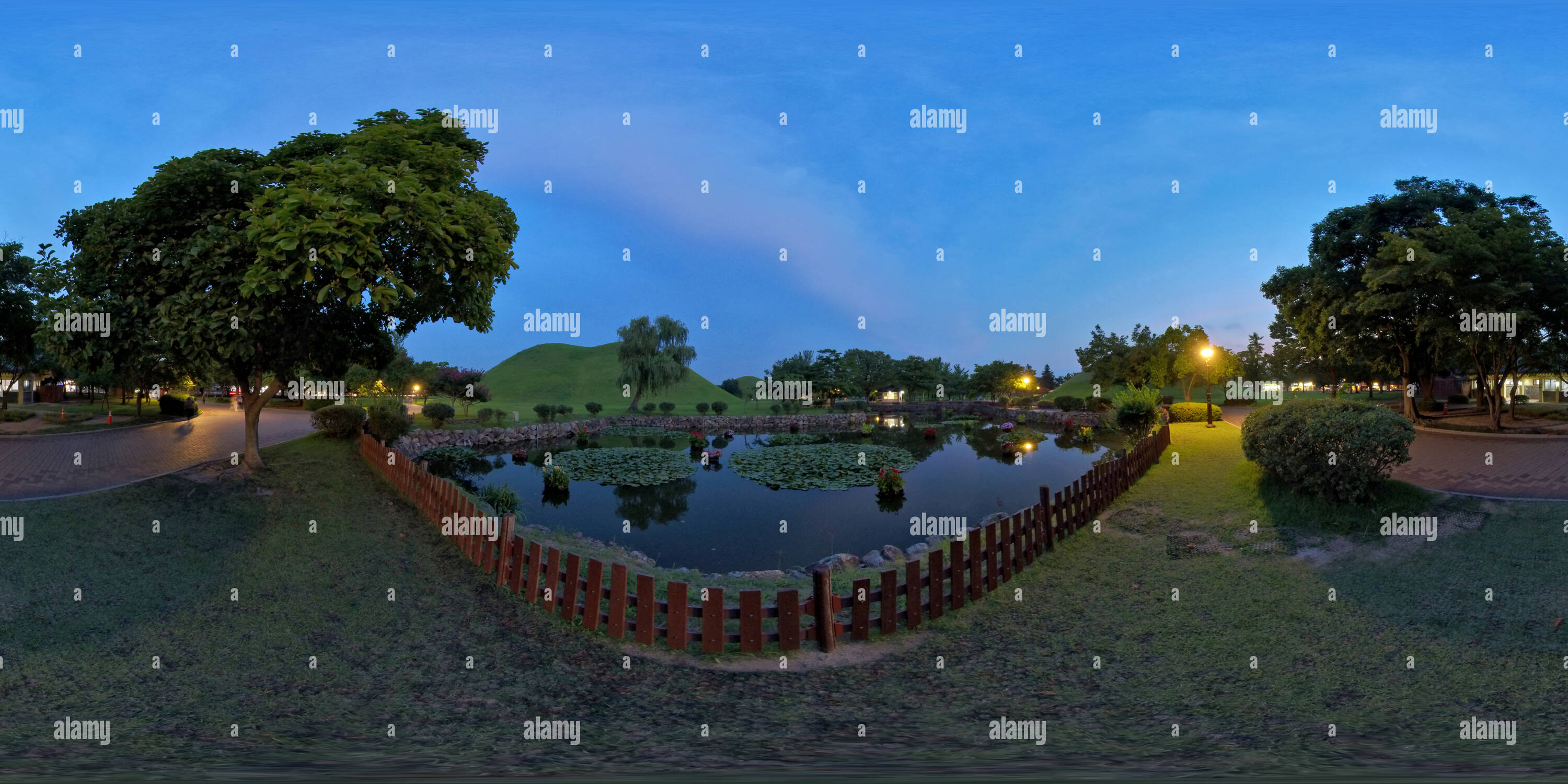 Daereungwon ancient tombs Banque de photographies et d’images à haute ...