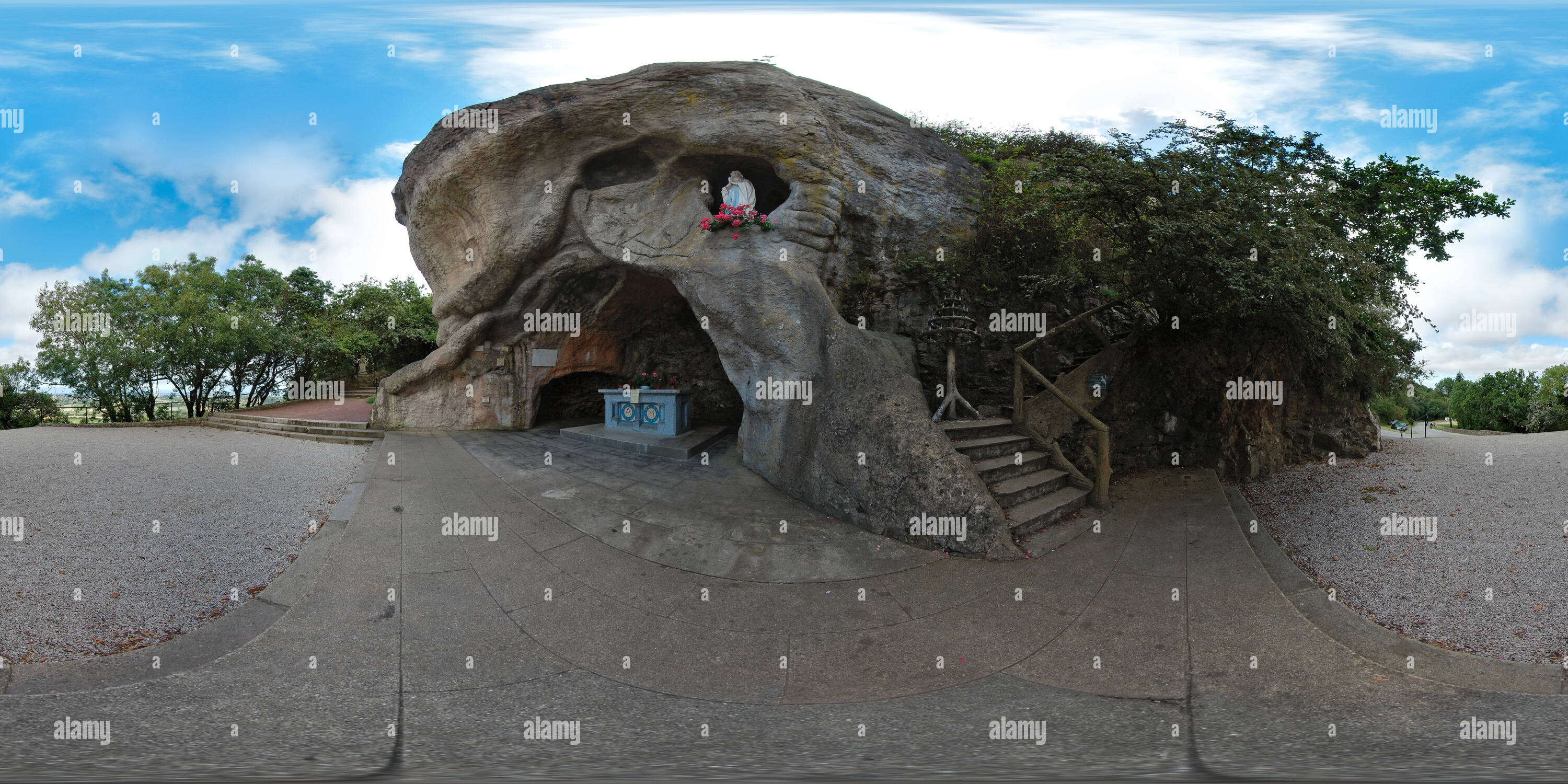Vue à 360° de La Pernelle : la grotte - Alamy