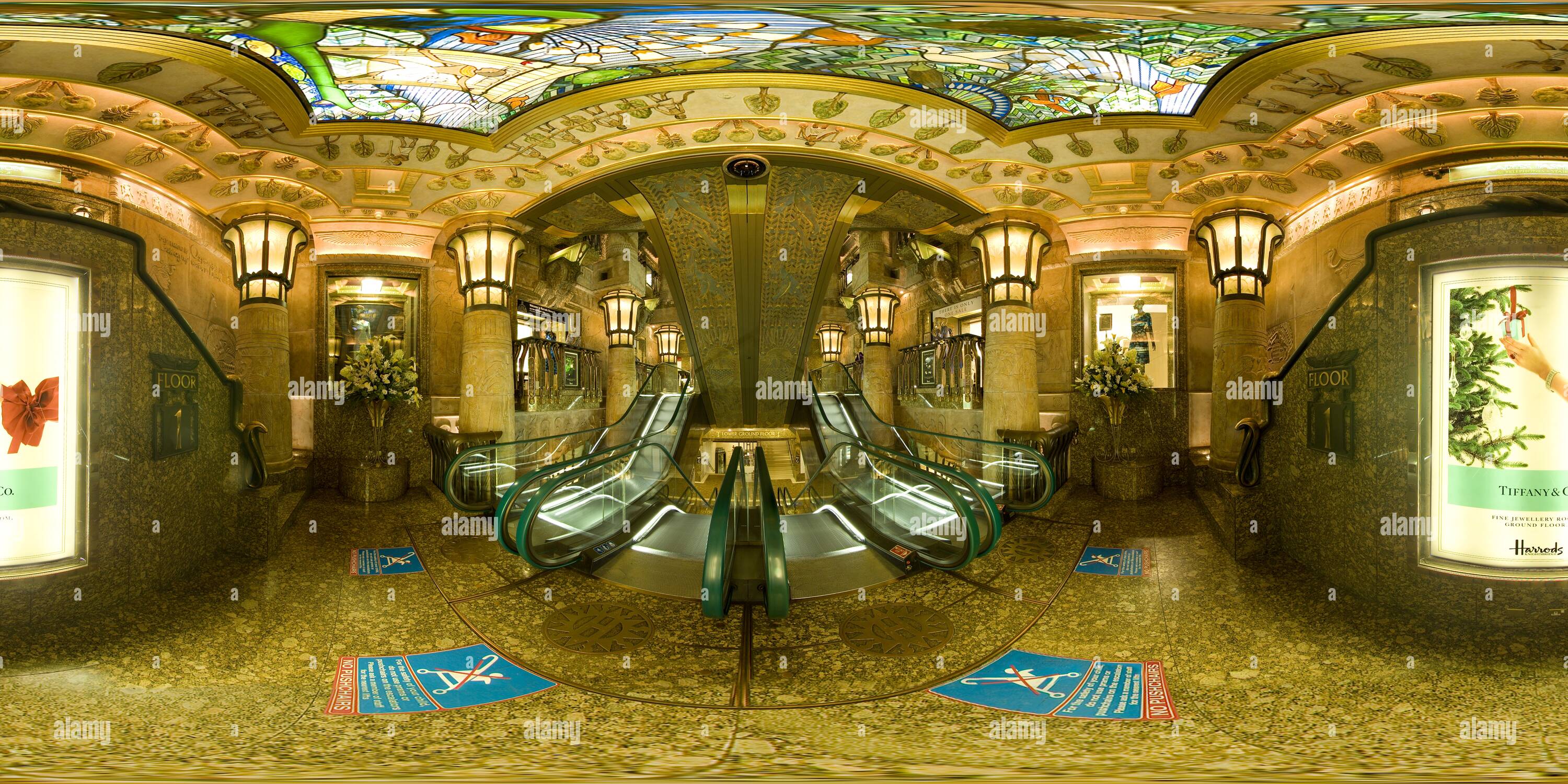 Harrods london escalator Banque de photographies et d’images à haute ...