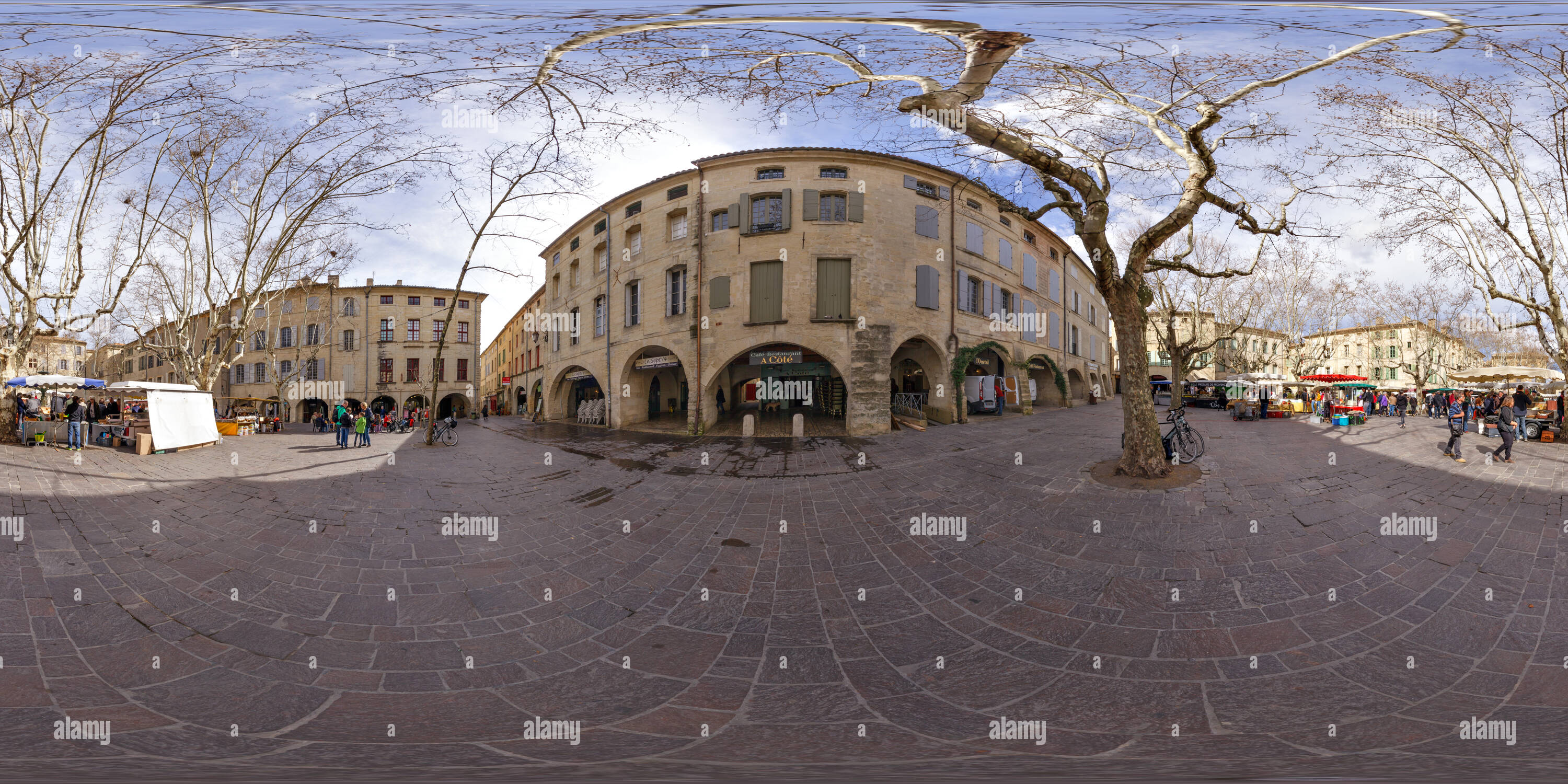 Uzes marché Banque de photographies et d’images à haute résolution - Alamy