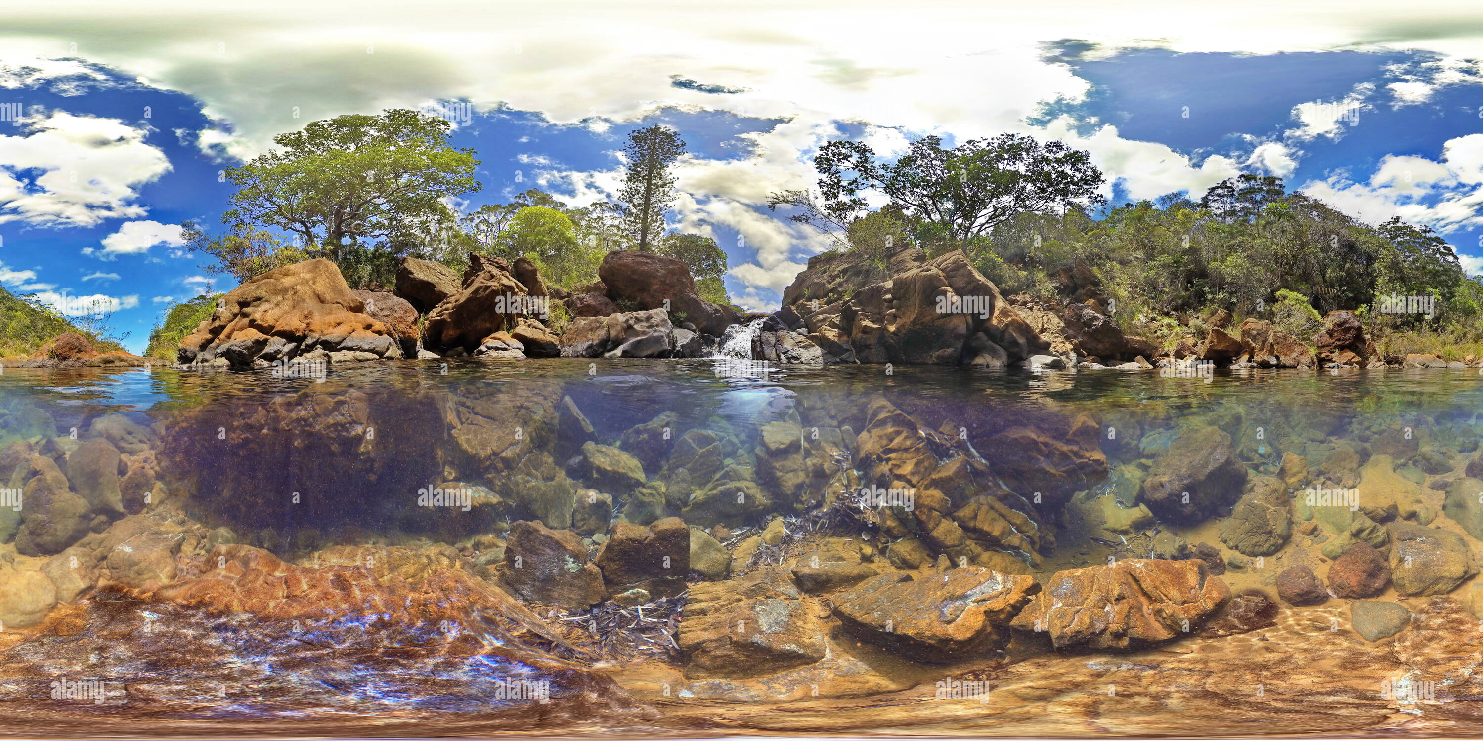 Vue à 360° de Rocher sculpté extérieure Carenage River Nouvelle ...