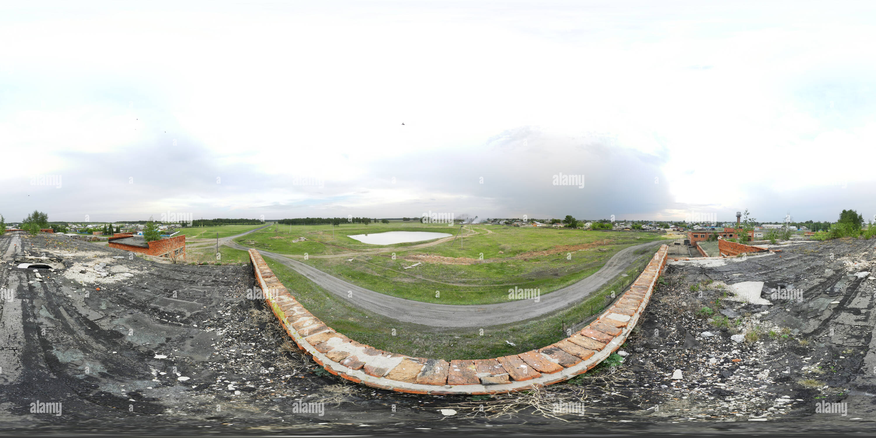 Vue à 360° de Sur le toit de l'ancienne usine de brique - Alamy Vue à 360° de Sur le toit de l'ancienne usine de brique - Alamy