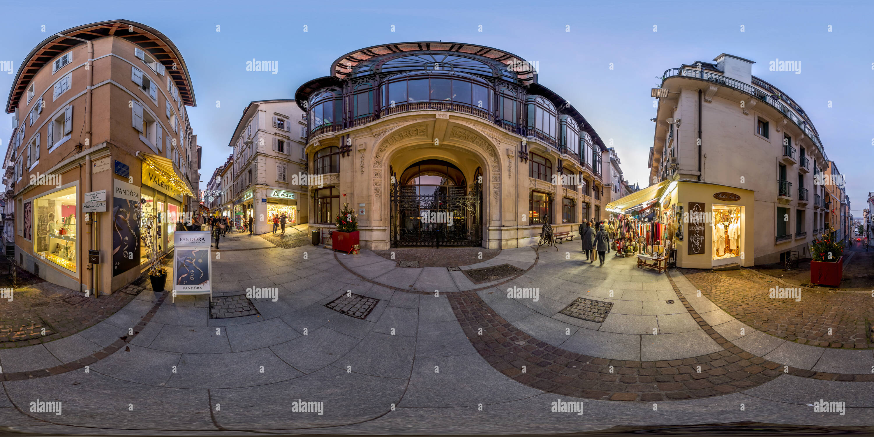 Evian source Banque de photographies et d’images à haute résolution - Alamy