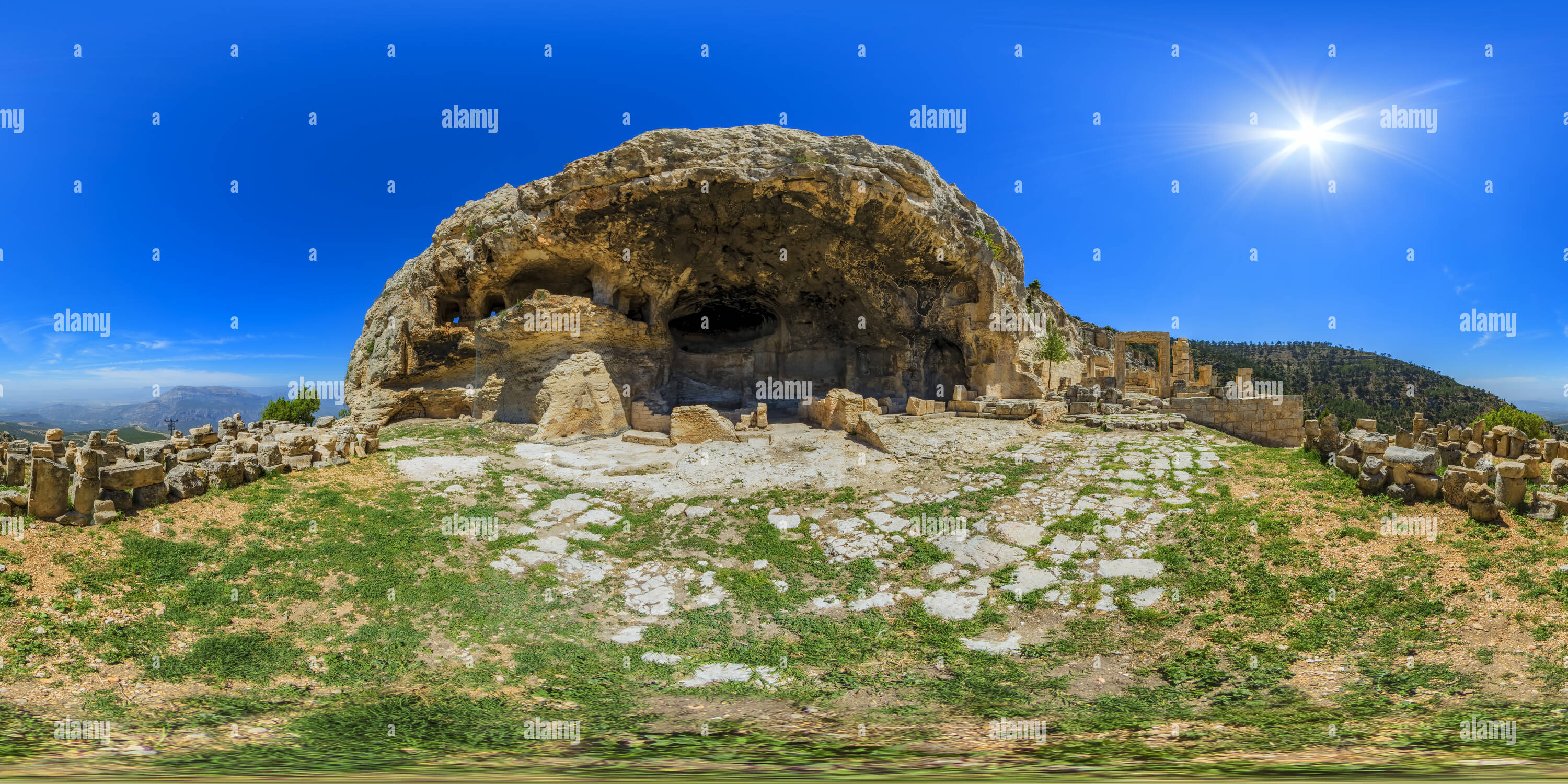 Alahan monastery Banque de photographies et d’images à haute résolution ...