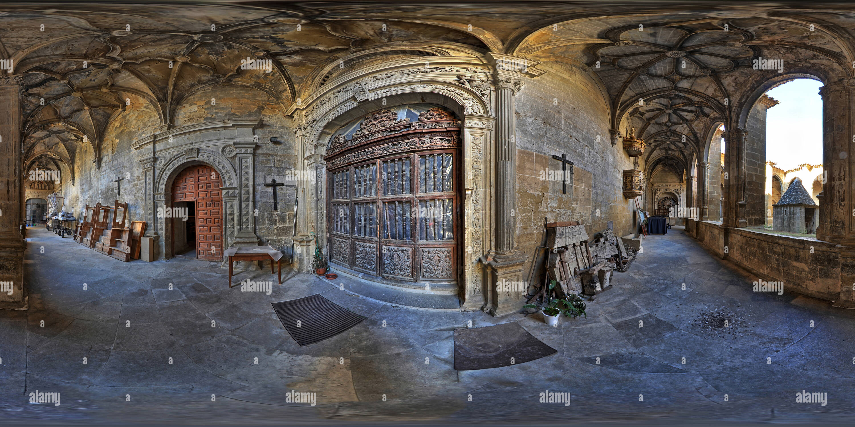 Claustro mayor Banque de photographies et d’images à haute résolution ...