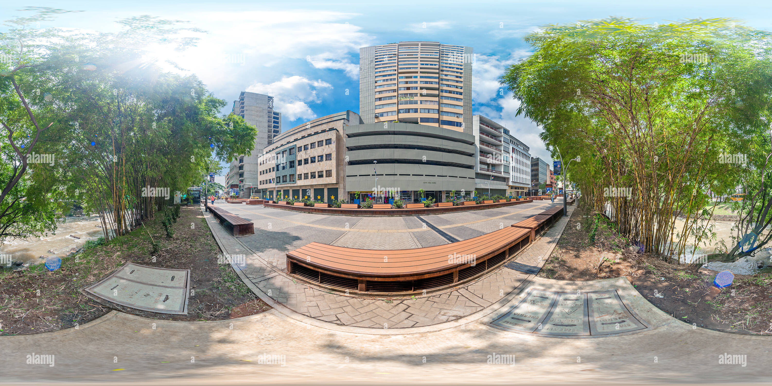 Vista a 360 gradi di Tunel Boulevar Del Rio Cali Av Peatonal ...