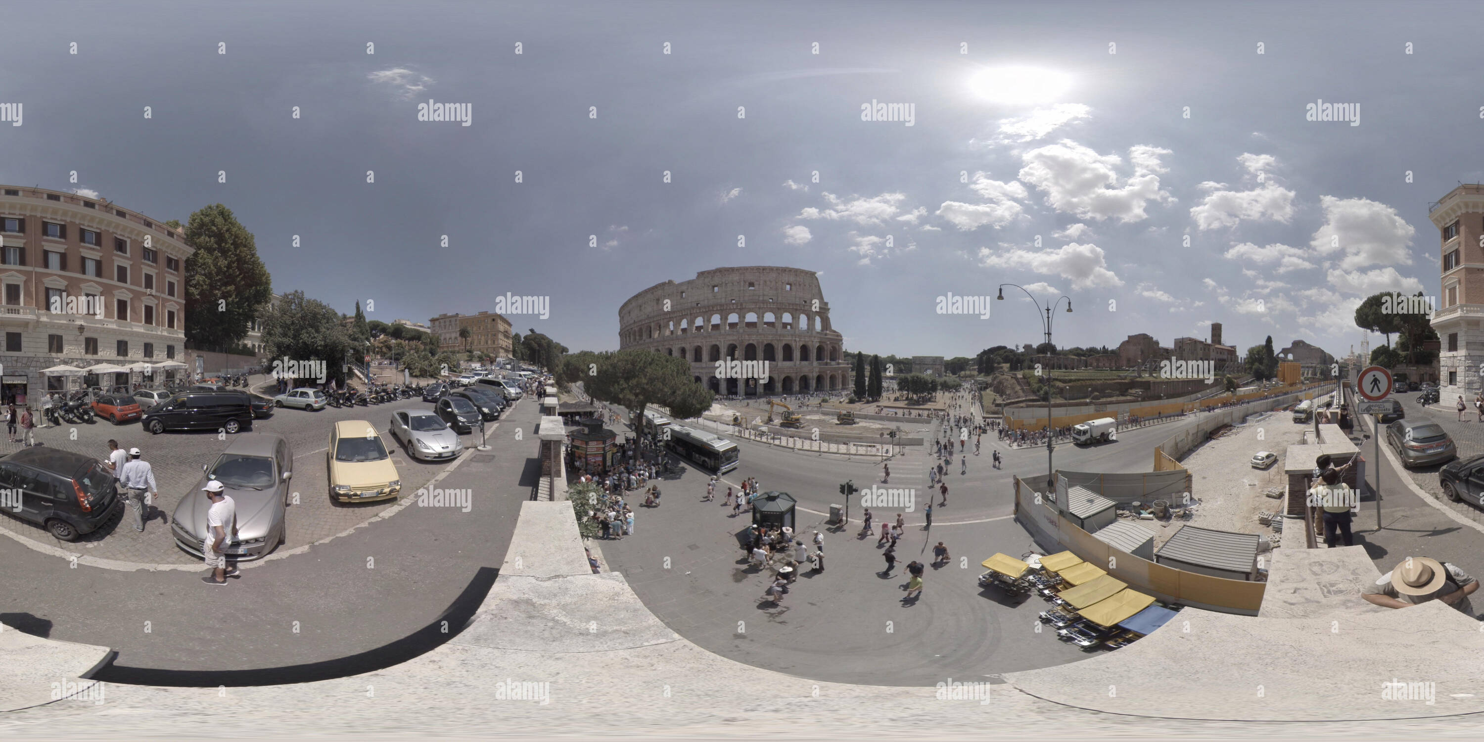 Vista a 360 gradi di Il Colosseo è probabilmente il più imponente ...