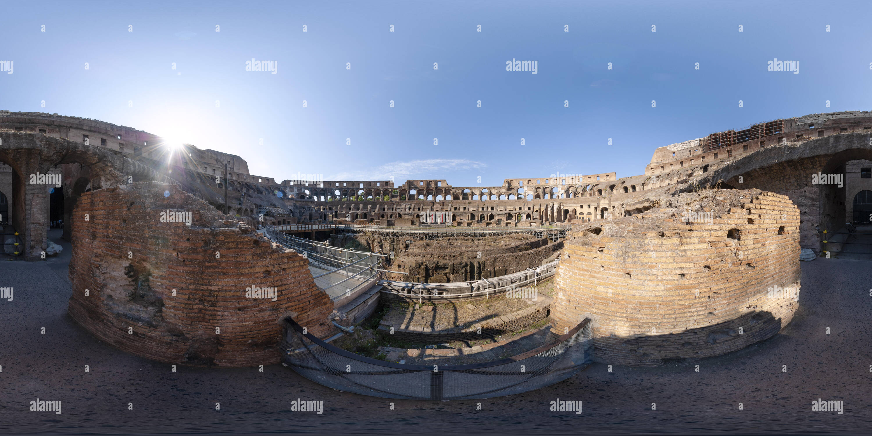 Vista a 360 gradi di All'interno del Colosseo, Roma, Italia - Alamy